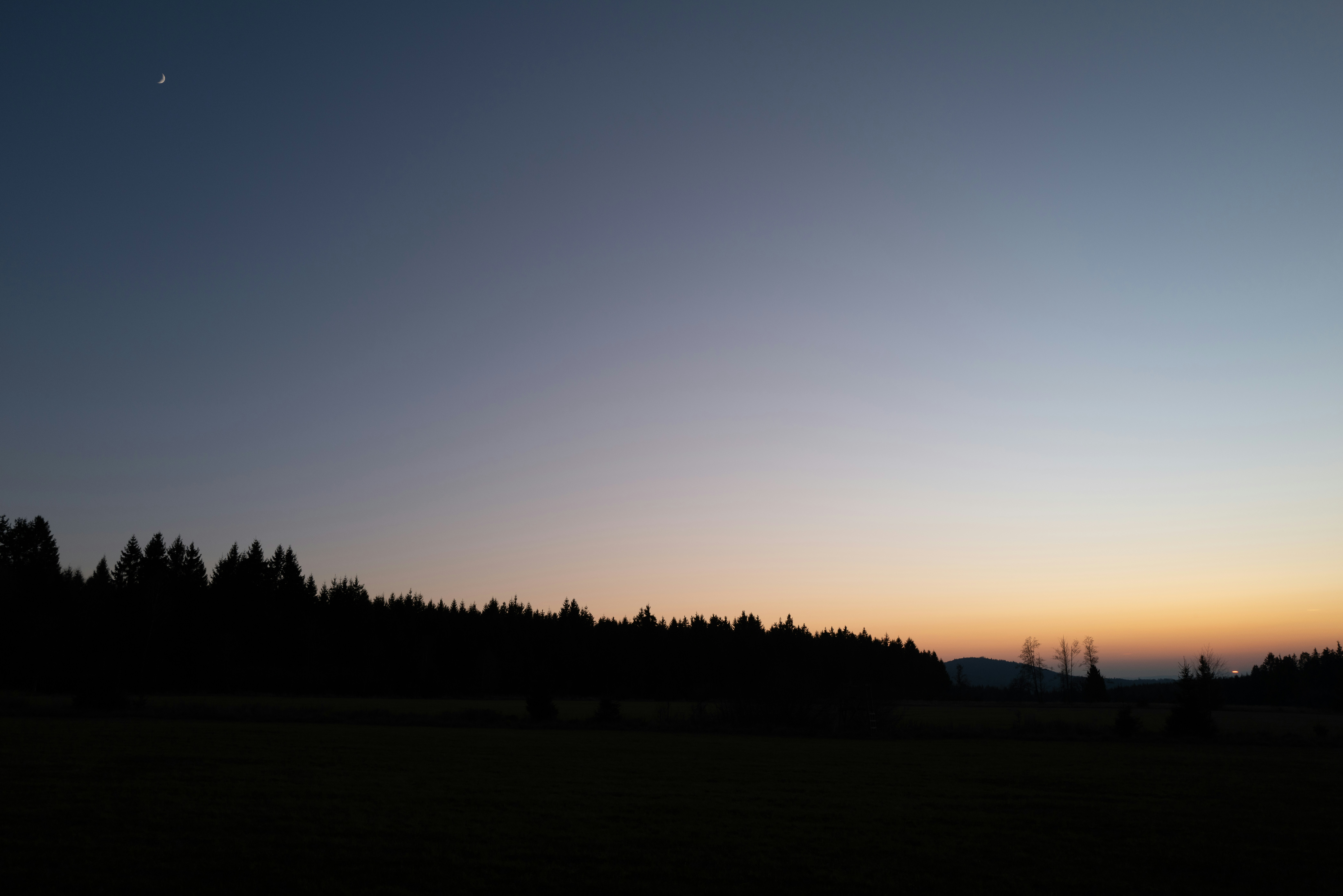 Twilight Crest over a Quiet Horizon