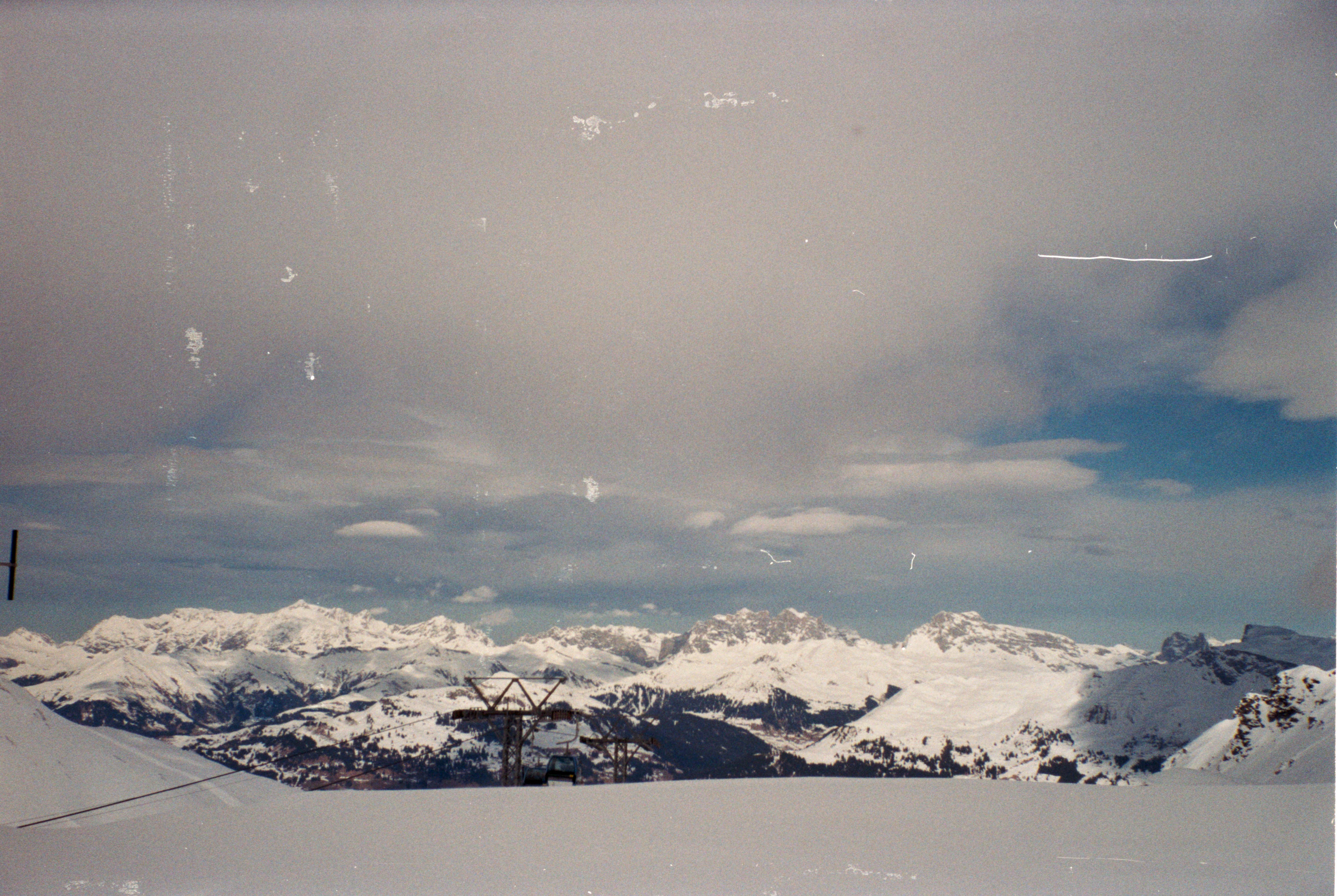 Snowbound Horizon: A Calm Alpine Scene under Quiet Clouds