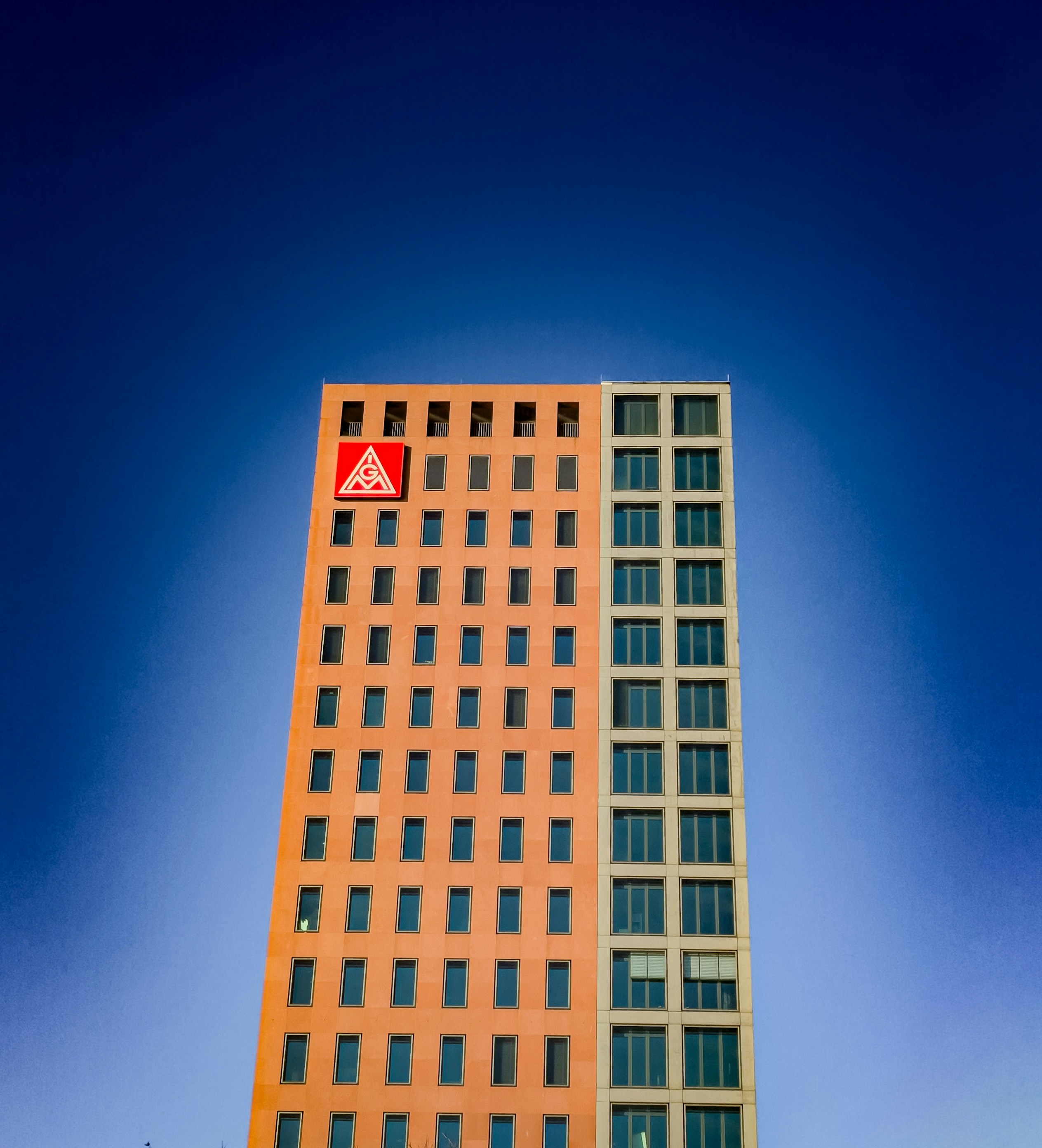 Vertigo Tower: A Rectangle of Windows Reaching the Sky