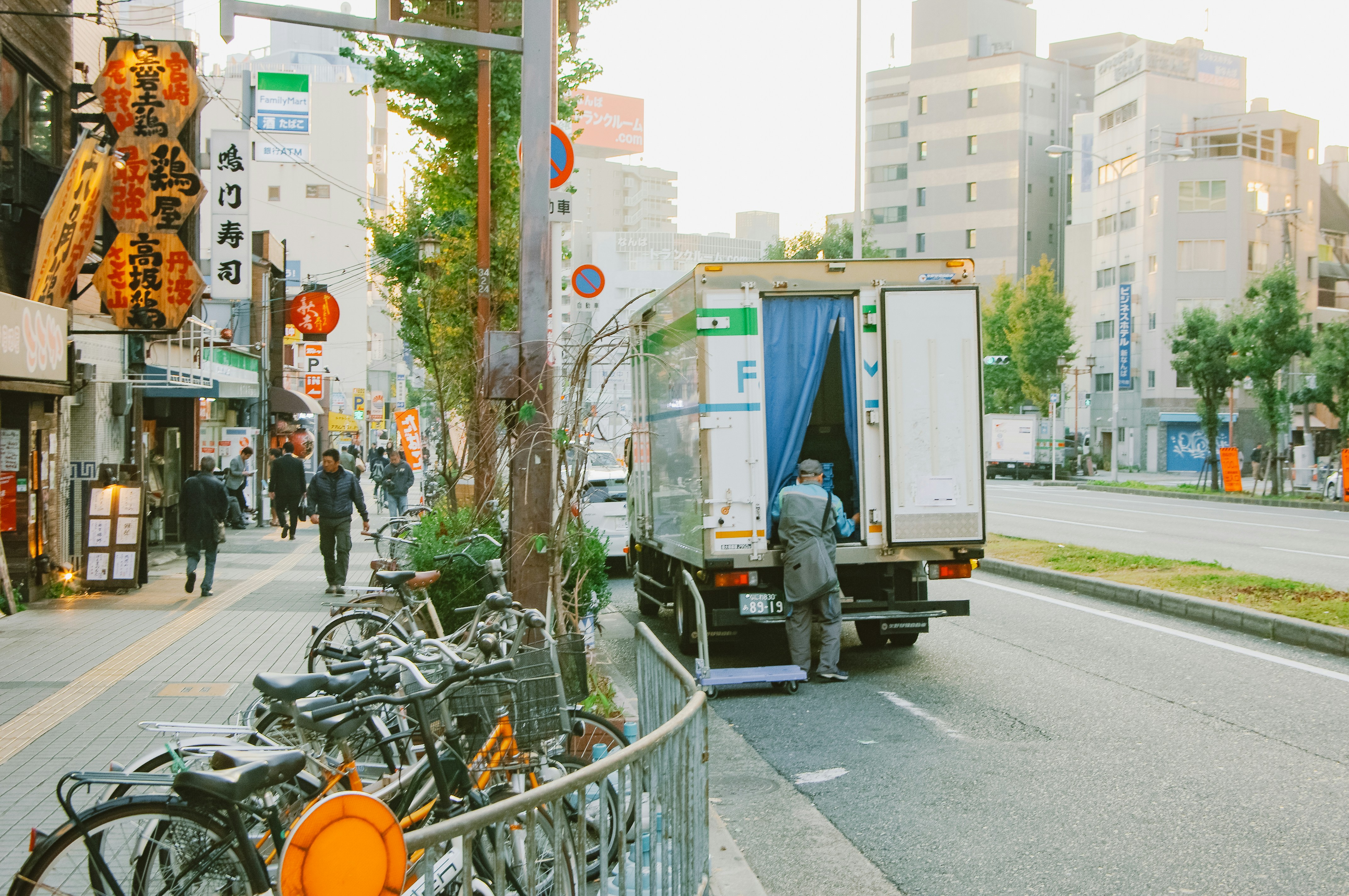 Street Scene Unfolding: A Delivery Truck at the Edge of Daylight