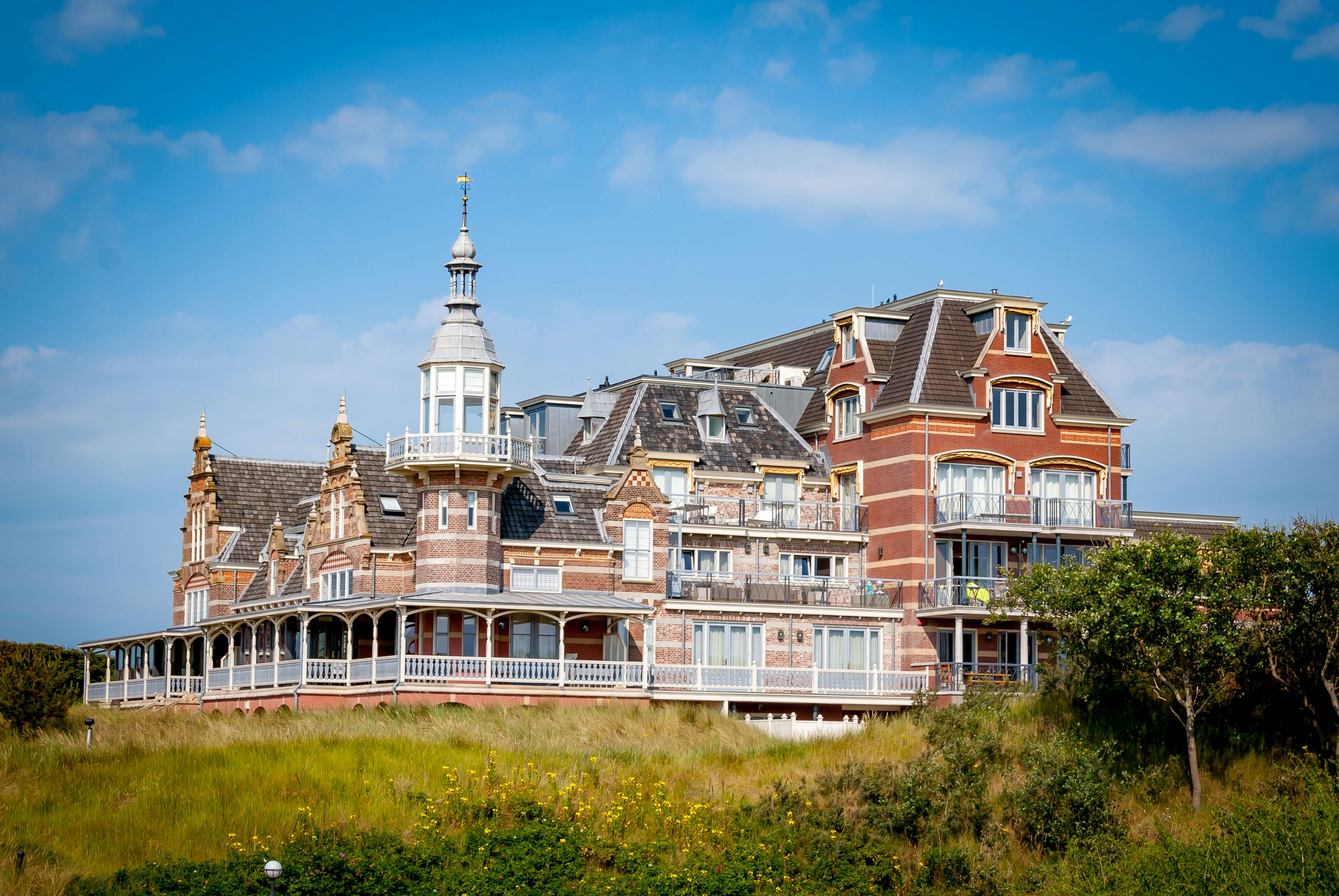 Seaside Chateau: A Luxurious Cliffside Retreat