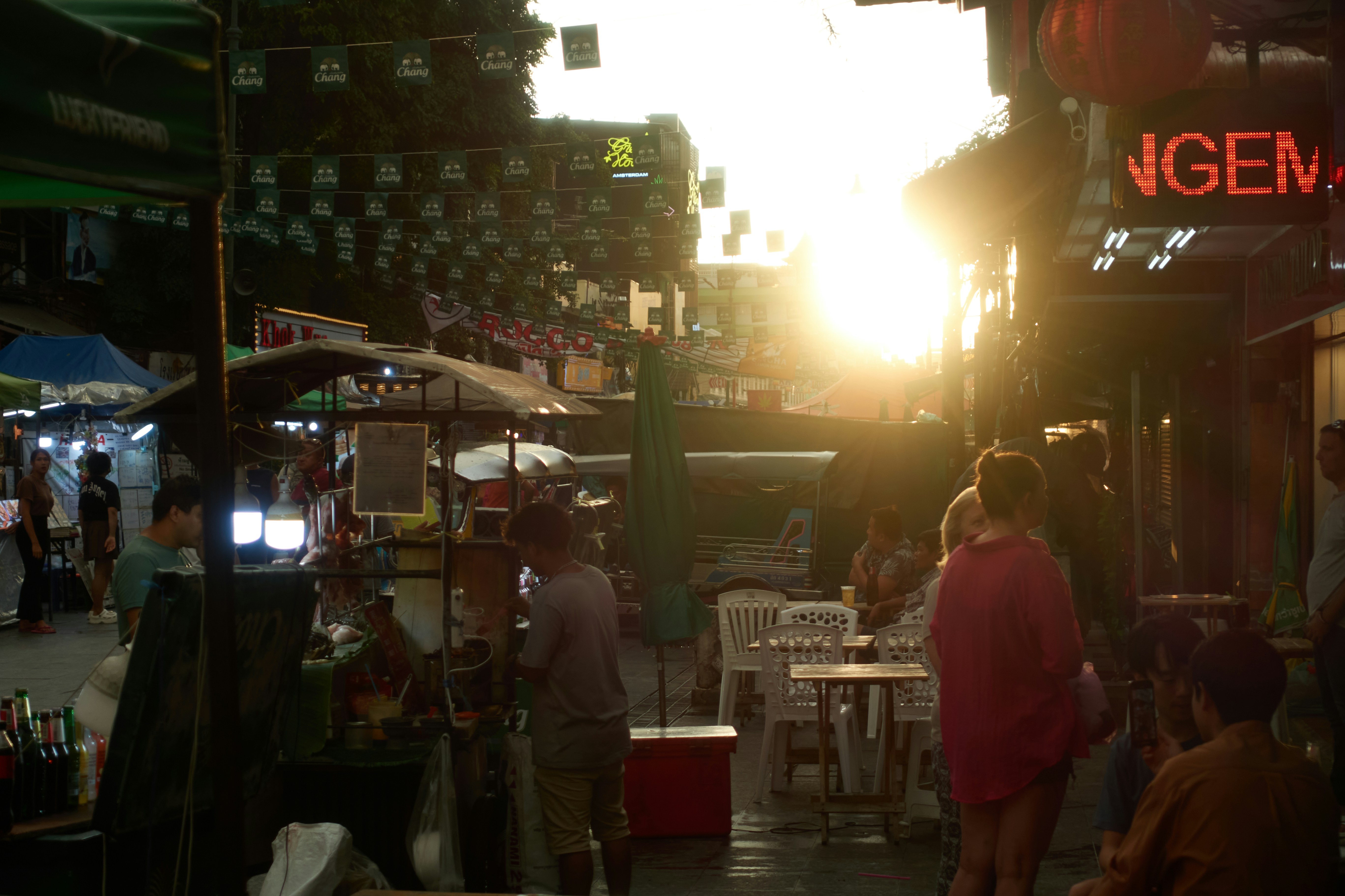 Sunset Market Glow: Street Vendor Lanterns in a Busy Night Market