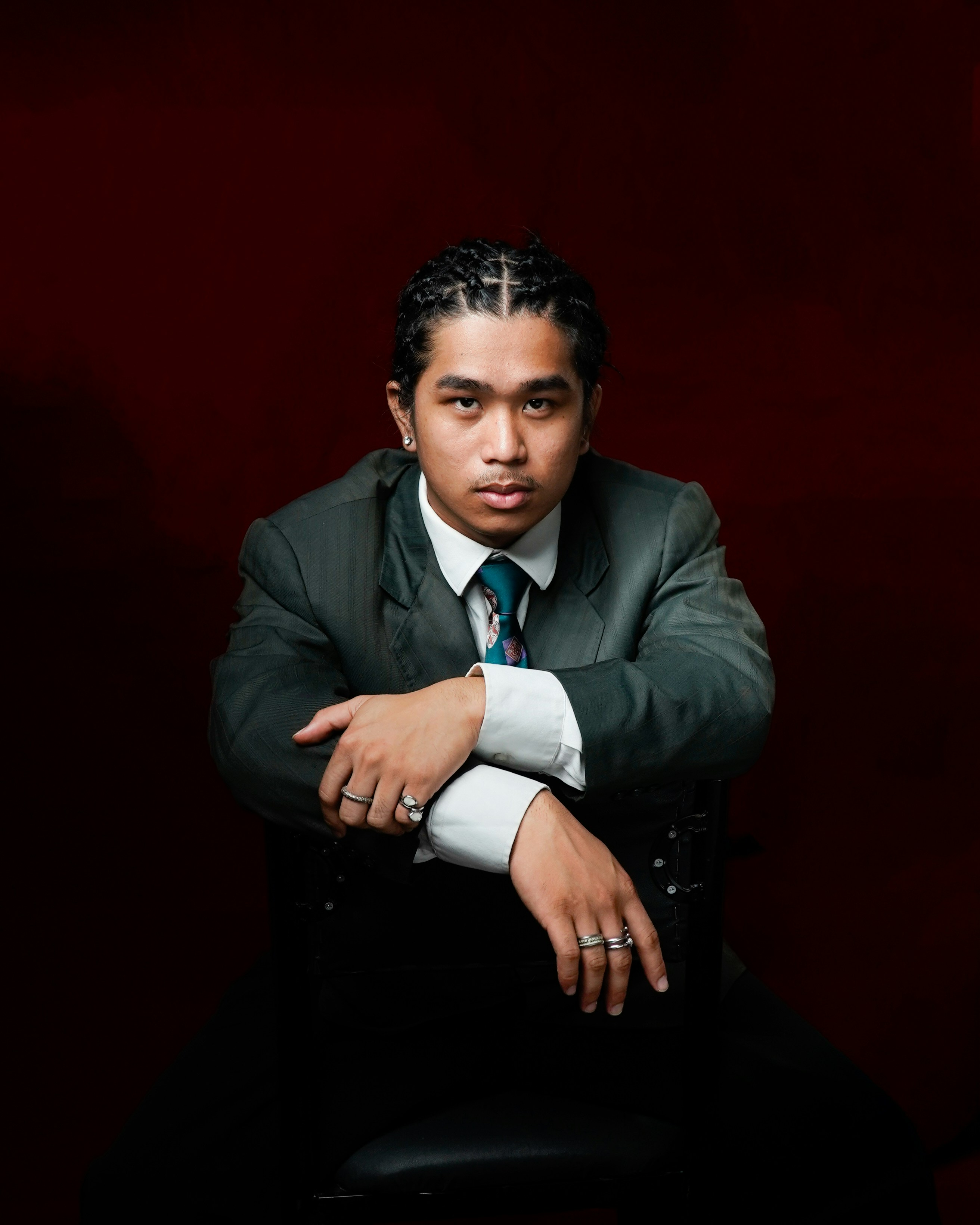 Young man in suit with braided hair photo – Free Style Image on Unsplash