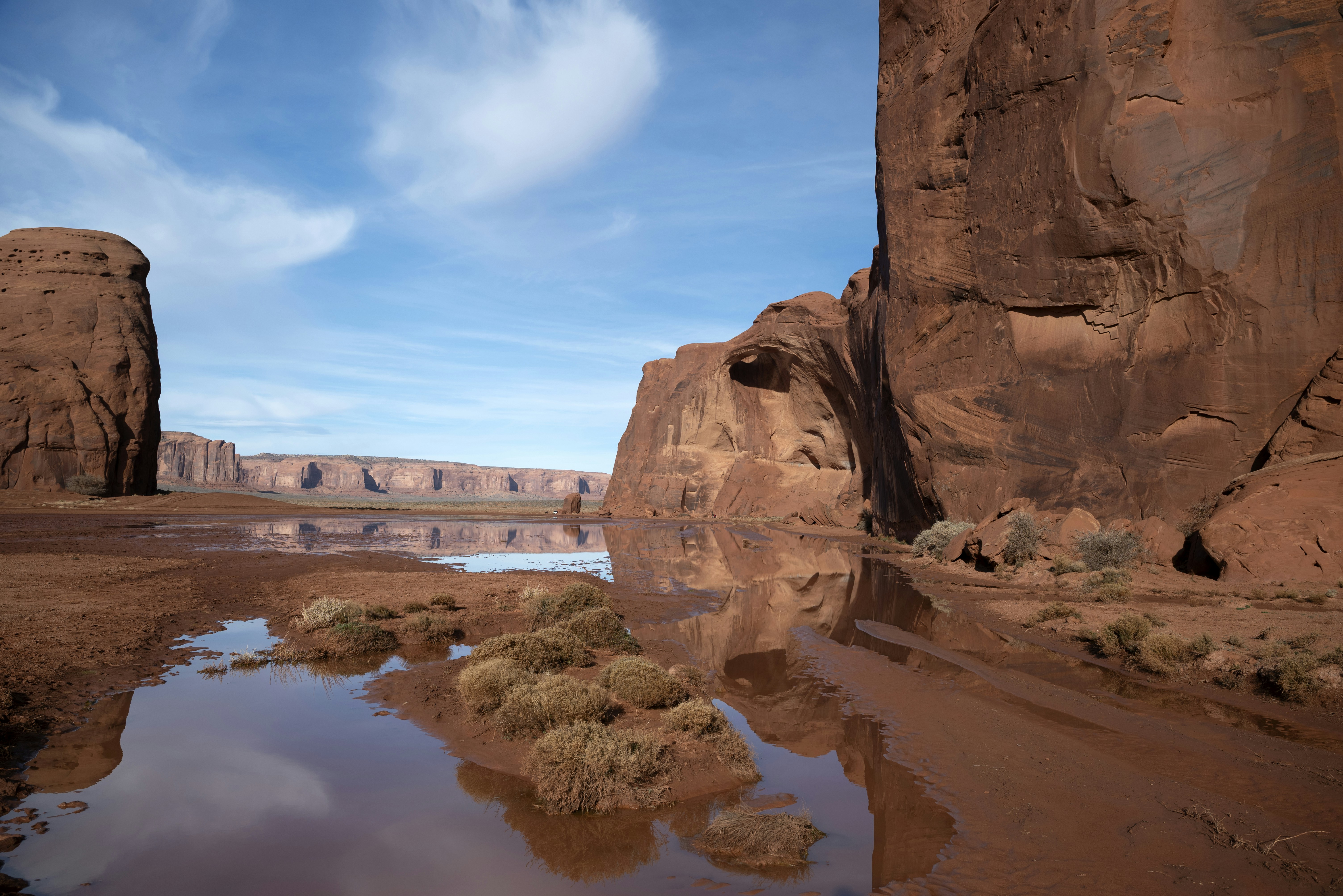 Red Canyon Reflections: A Desert Window Between Sky and Stone