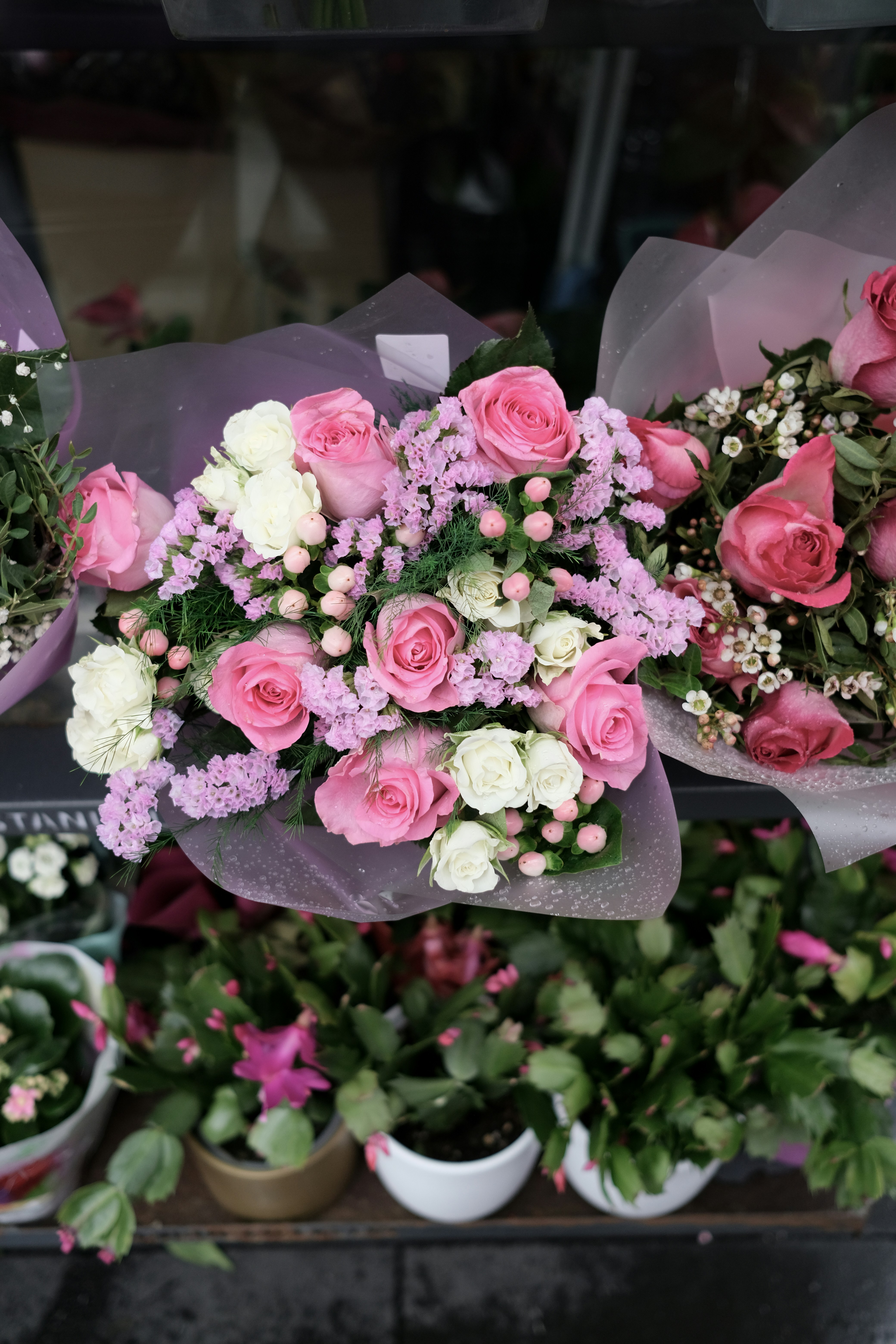Pastel Roses and Lilac Blooms: A Bouquet Cascade