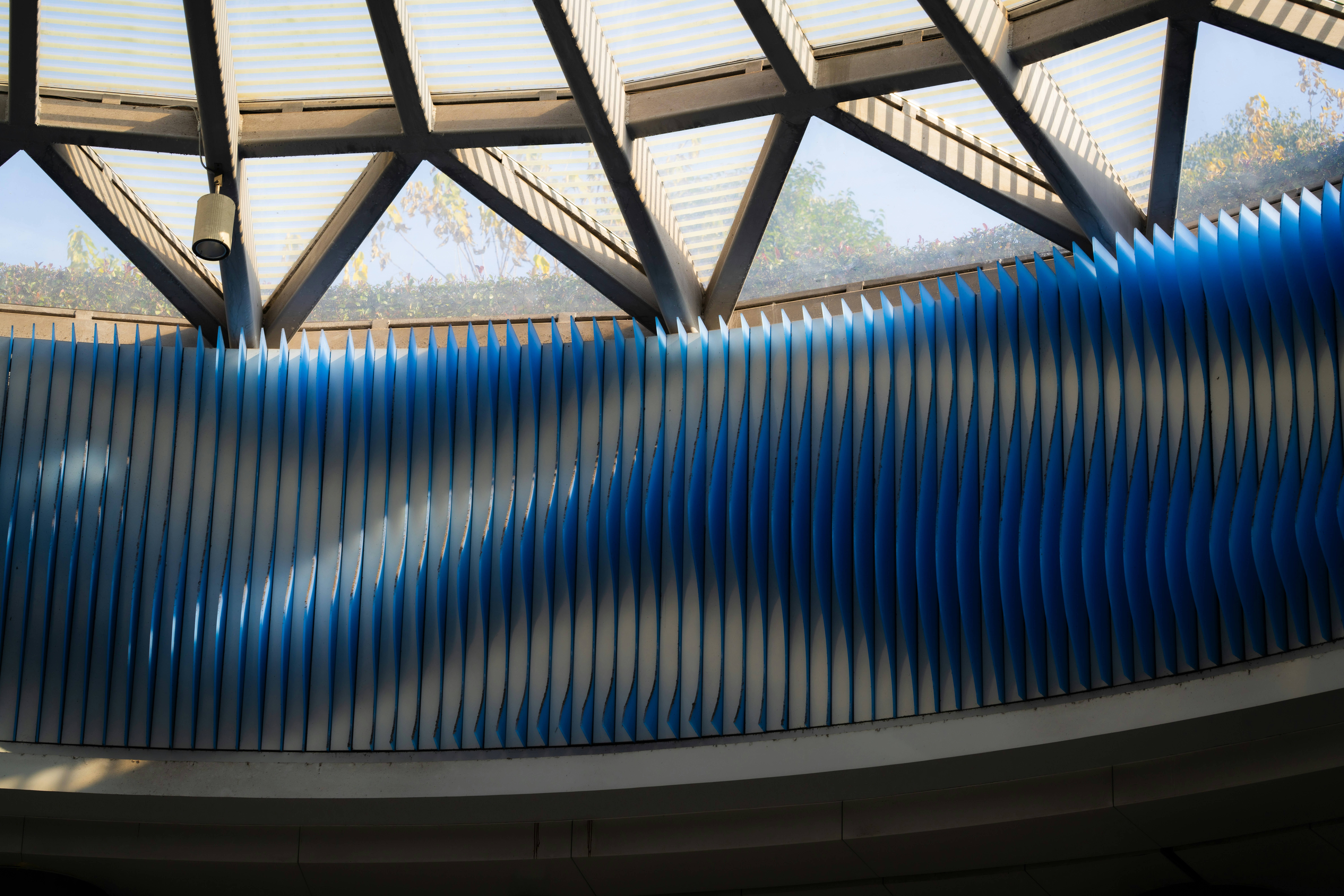 Curved Blue Gradient: A Wave of Color Beneath Geometric Glass