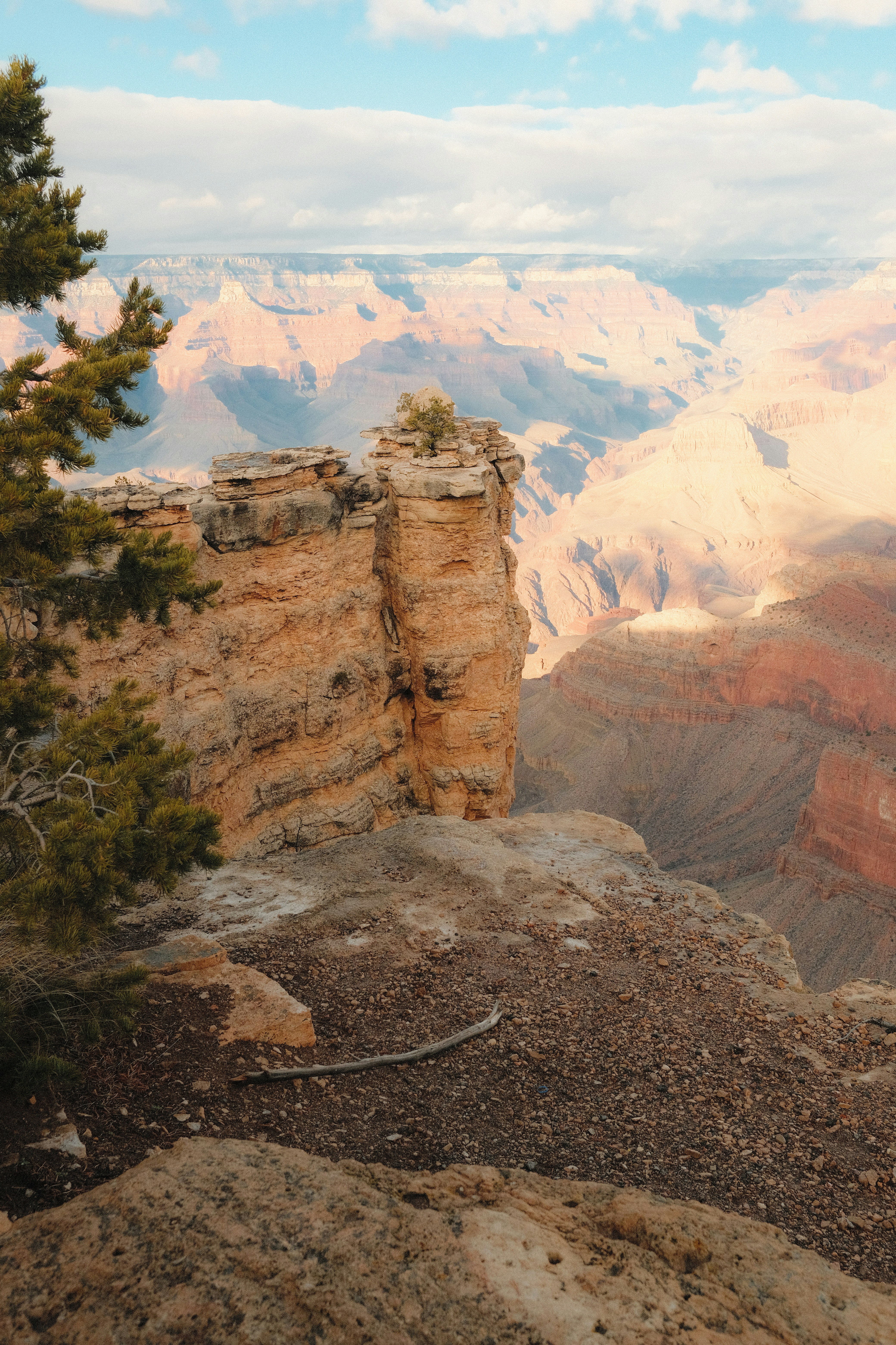 Edge of the Canyon: Quiet Convergence of Bone‑colored Cliffs and Sky