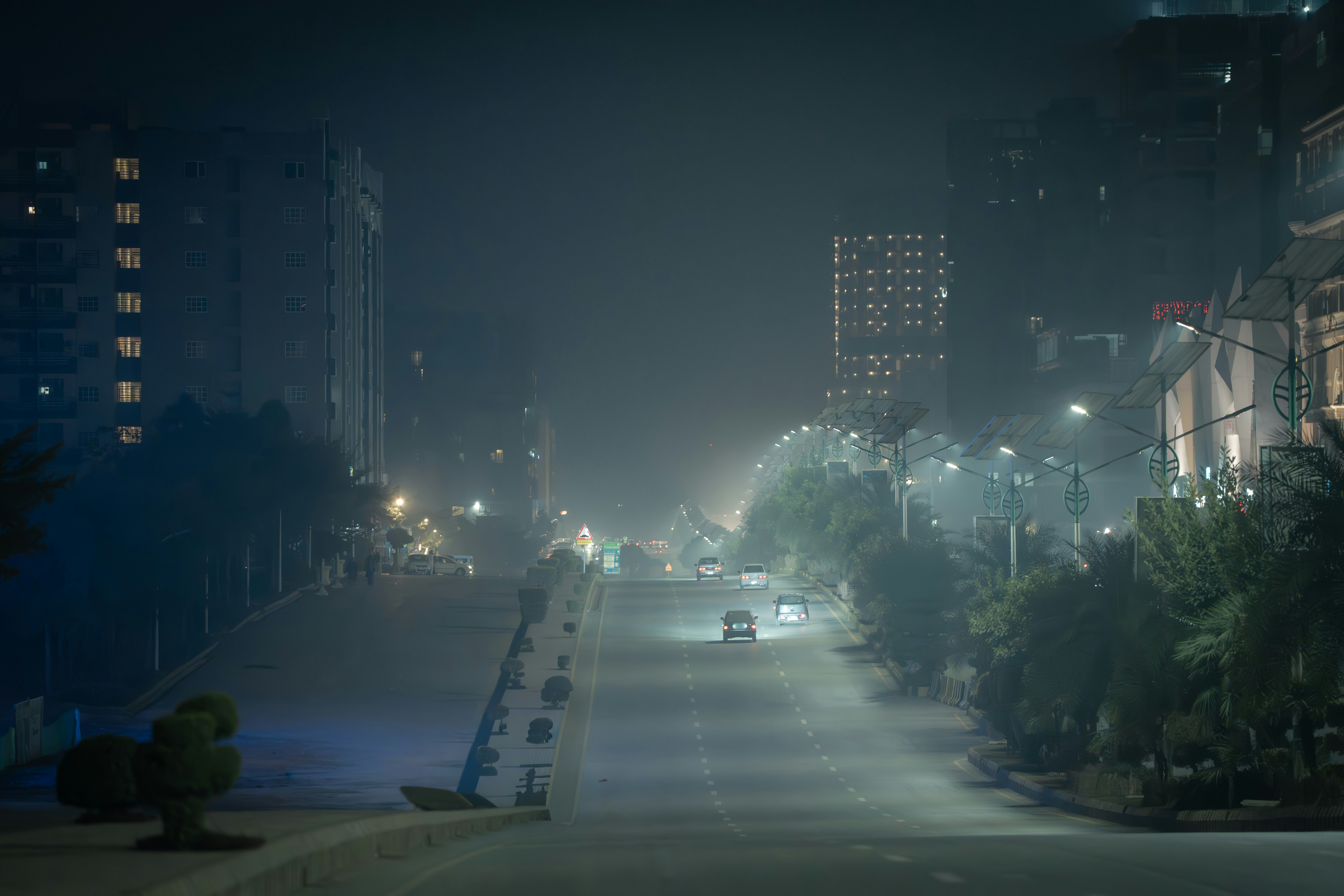 City Avenue in Mist: Evening Streetlights Fade Into the Distance