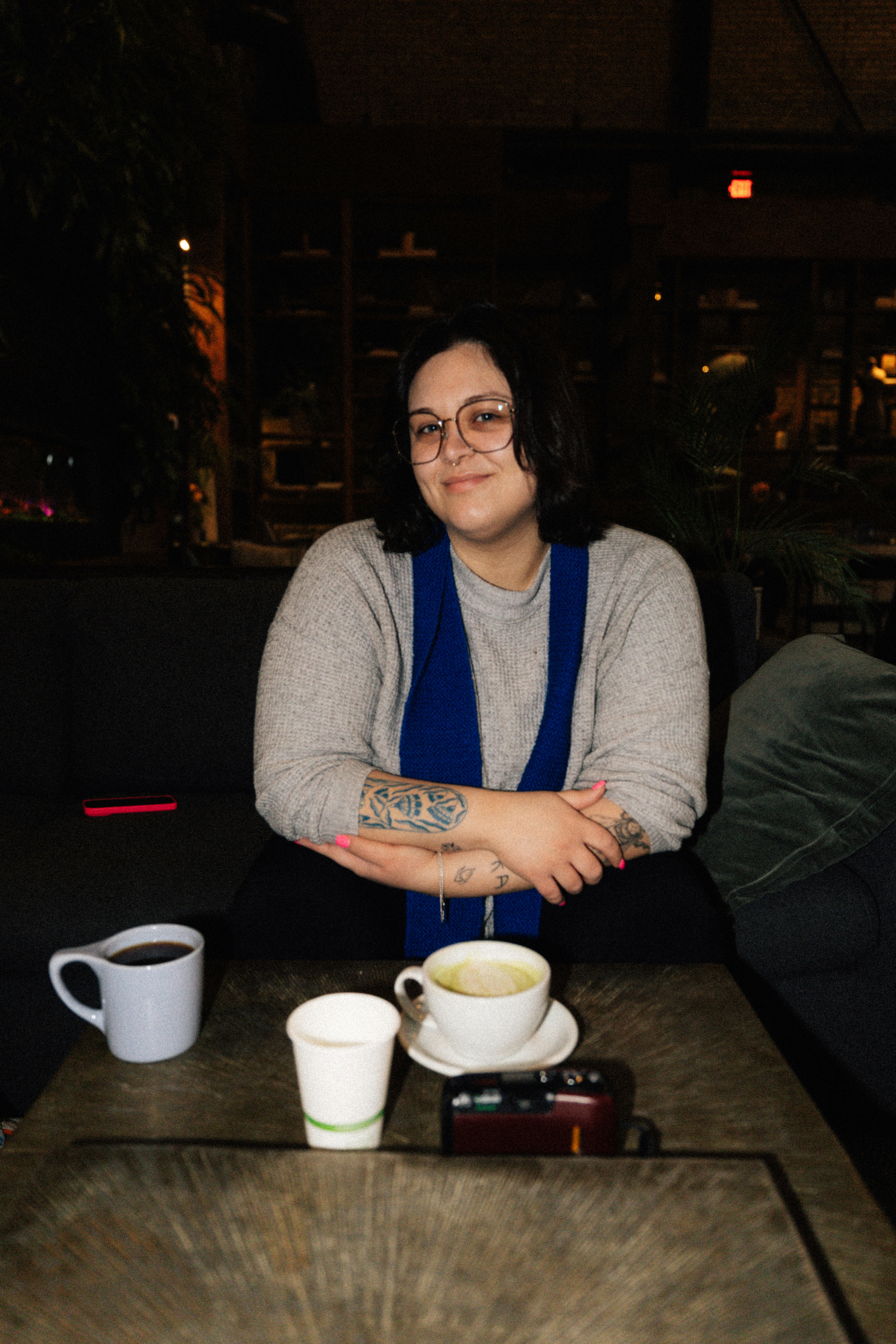 Cozy Café Portrait: Quiet Confidence Across the Table
