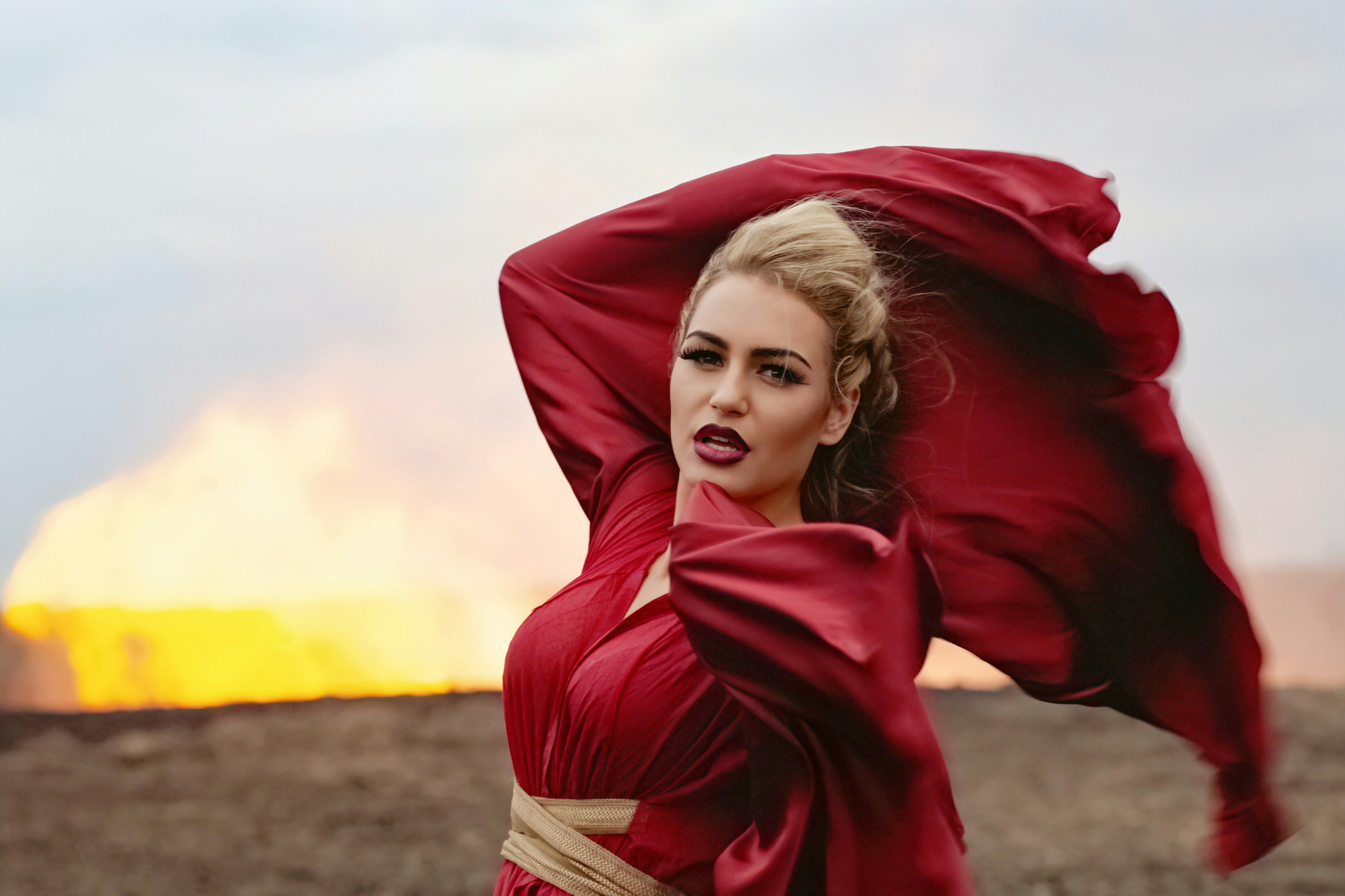  Crimson Veil: A Red-draped Portrait in a Desert Wind 