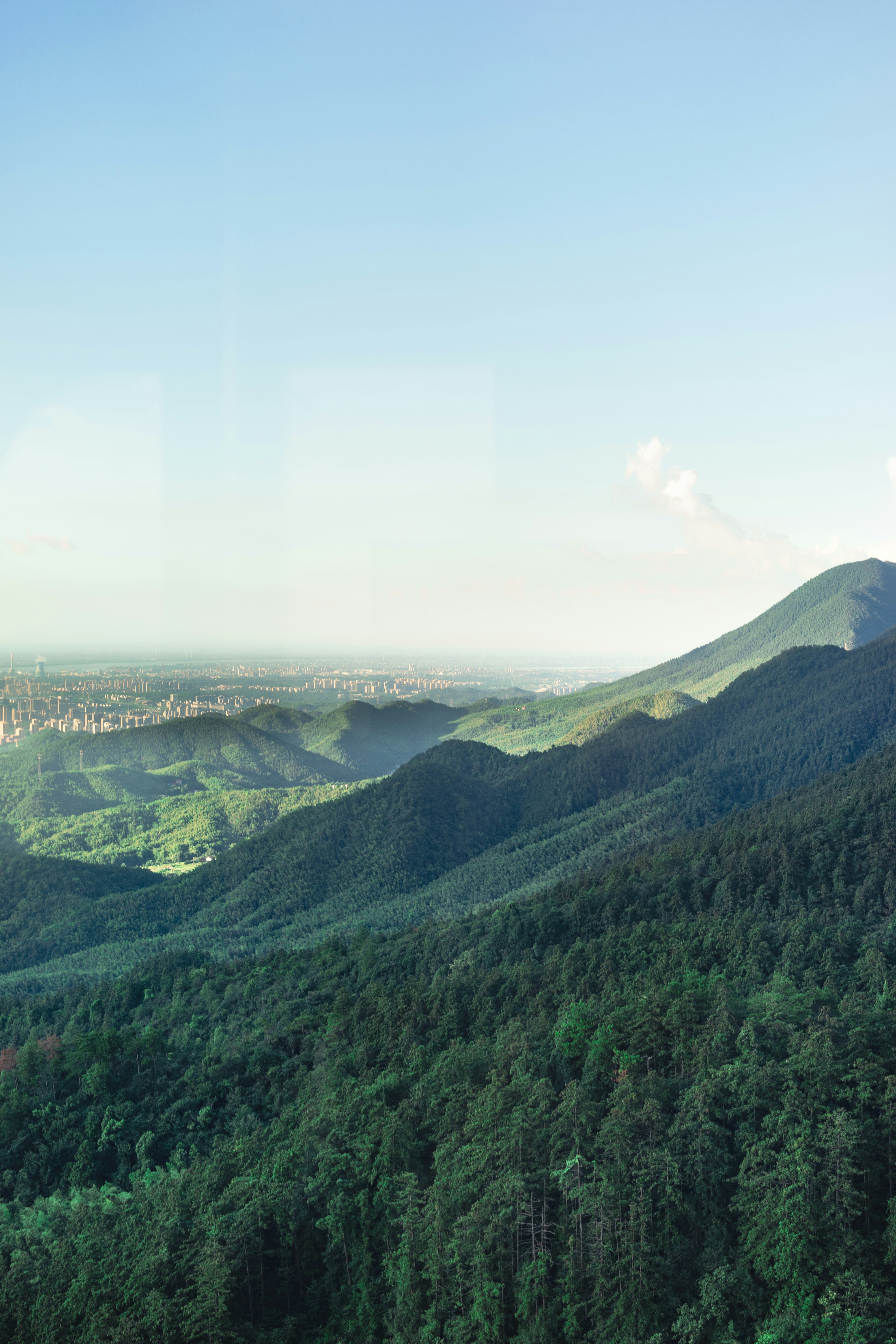 Beyond the Ridge: A Quiet Sweep of Mountain and Sky