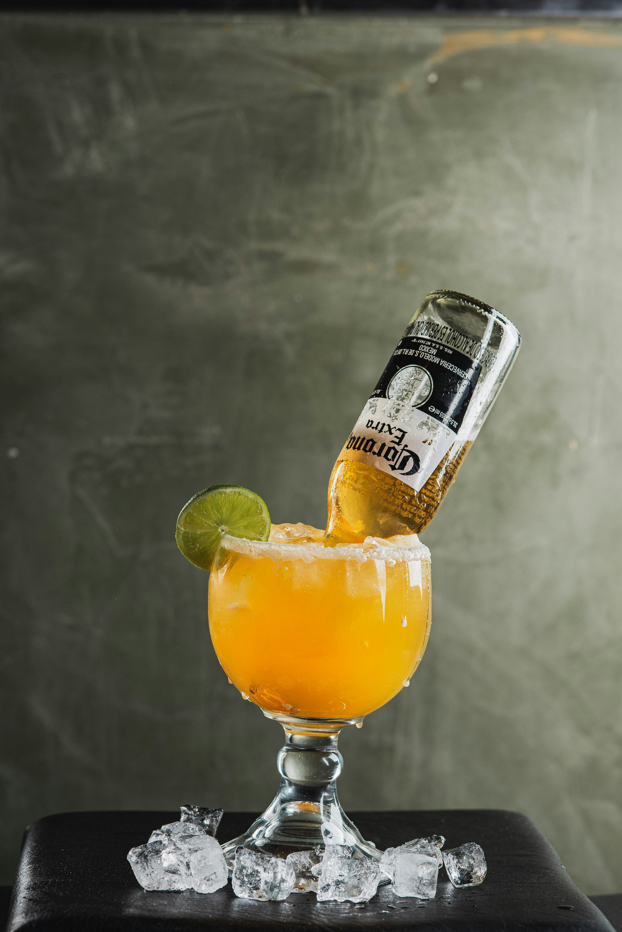 Sunset Sip: A Corona Splash Perfected on Ice