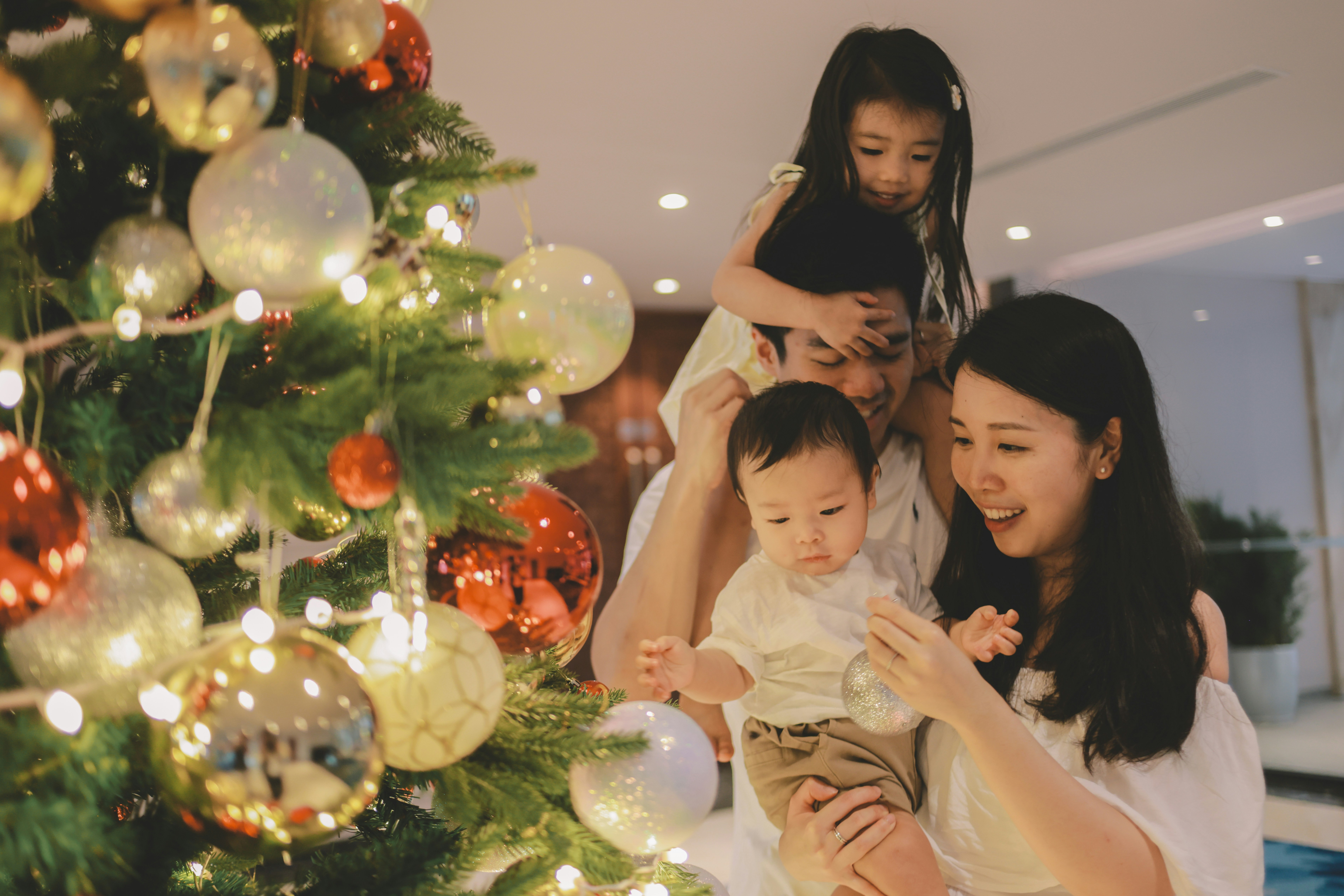 Joy Under the Christmas Lights: A Mama and Kids by the Fir