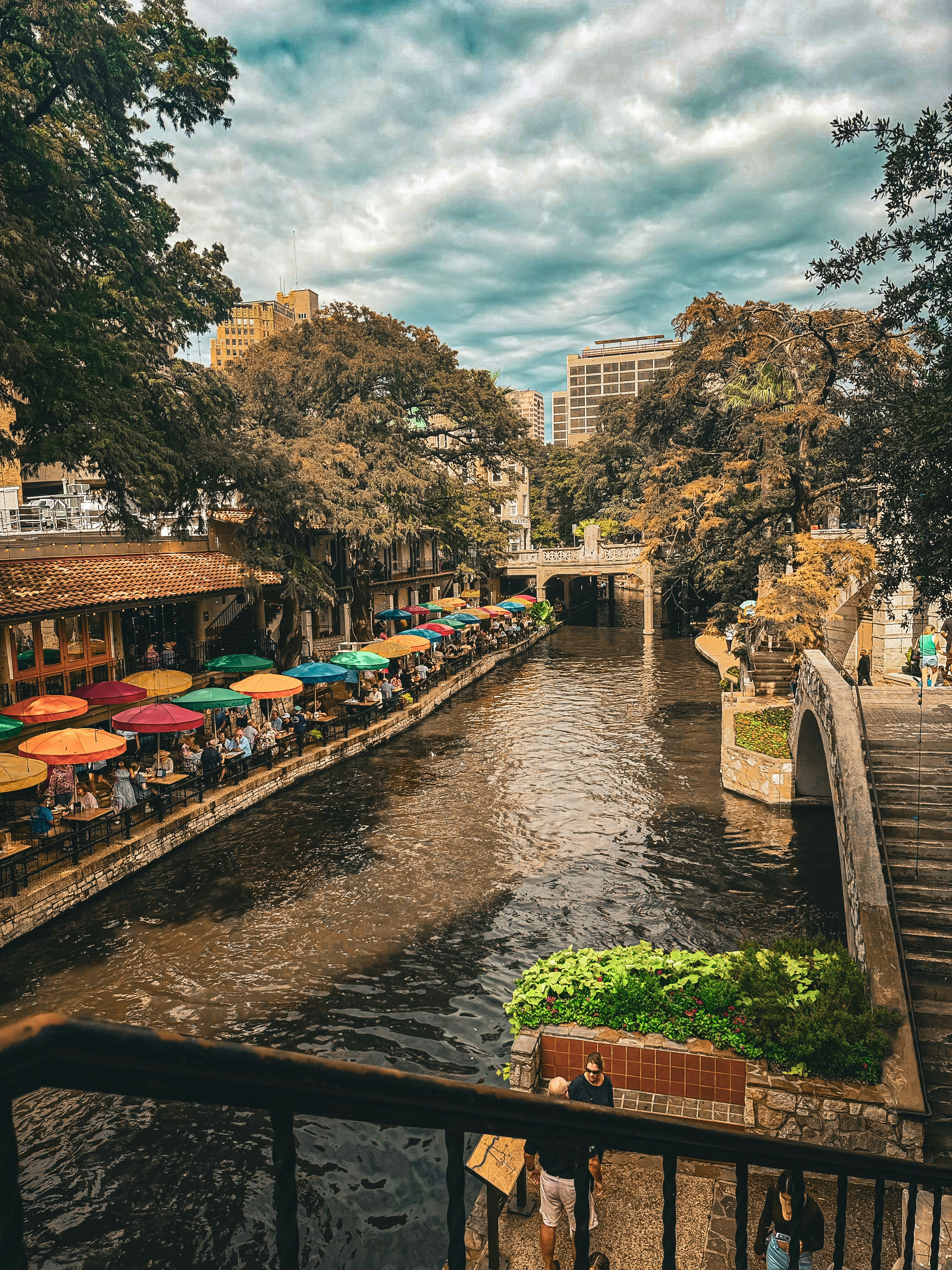 City Canal Kaleidoscope: Riverside Dining Amid Autumn Canopies