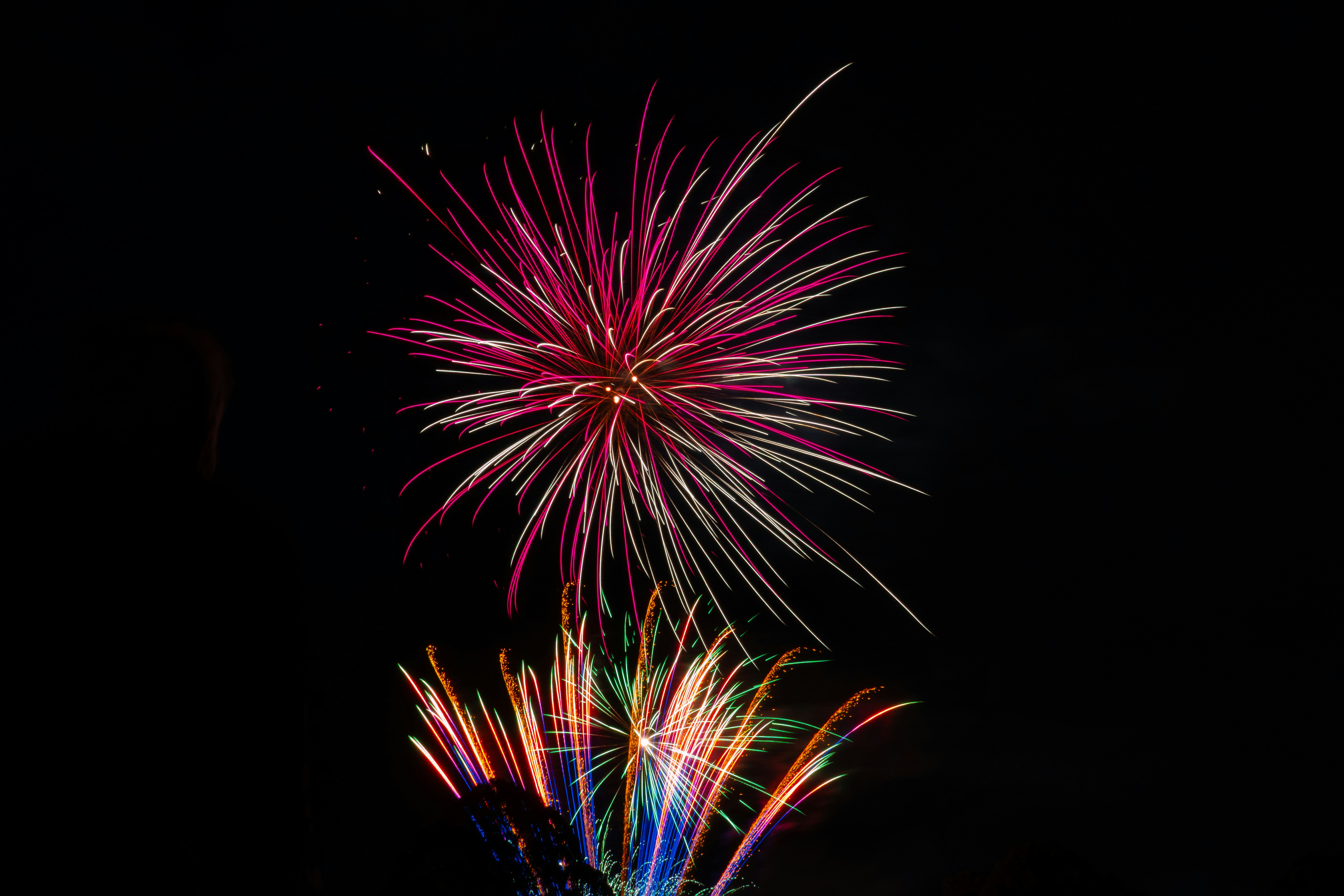Night Burst: Central Firework Bloom Against Velvet Sky
