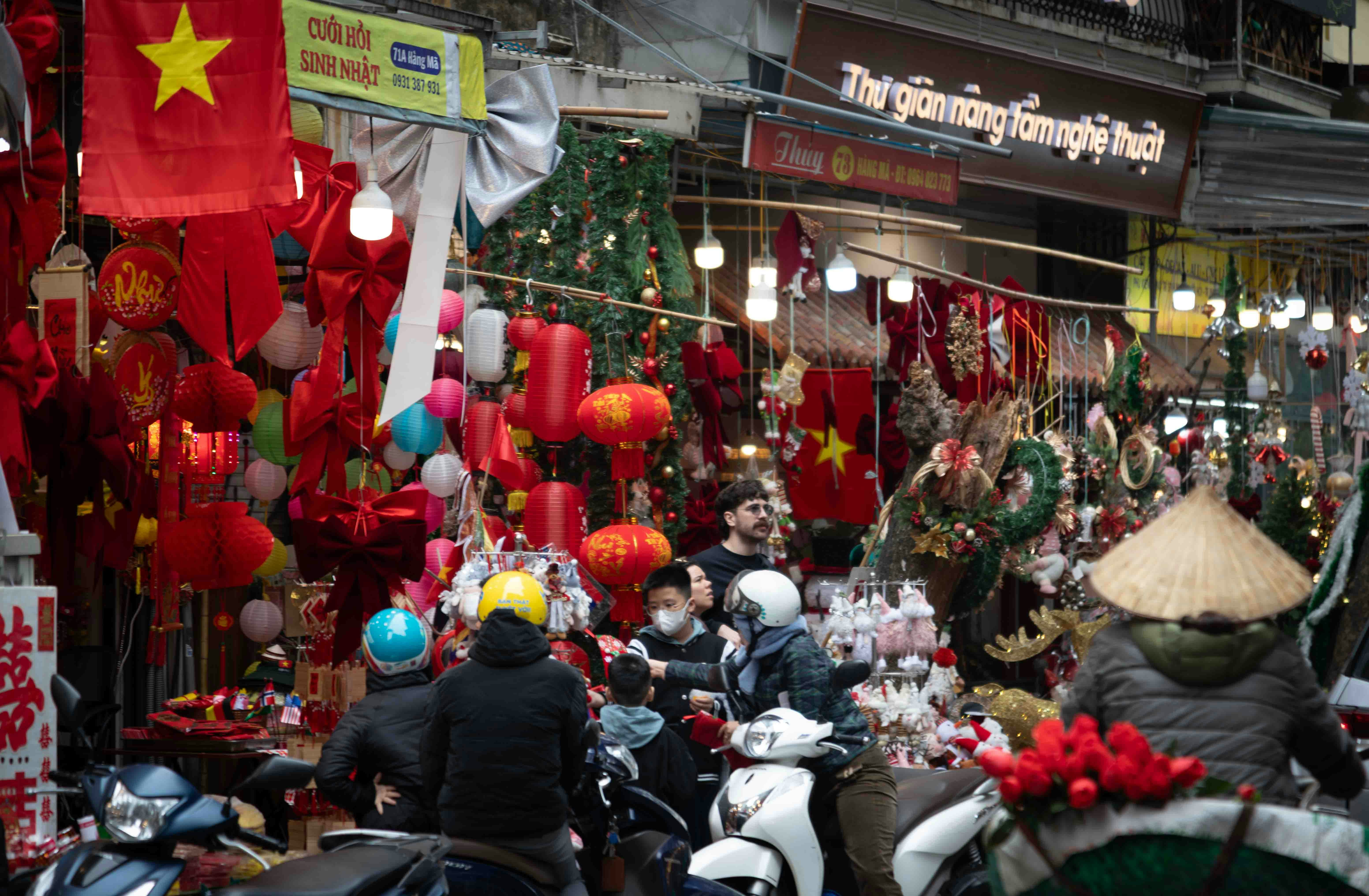 Lanterns and Red Verve: A Market Burst of Lunar Festivity