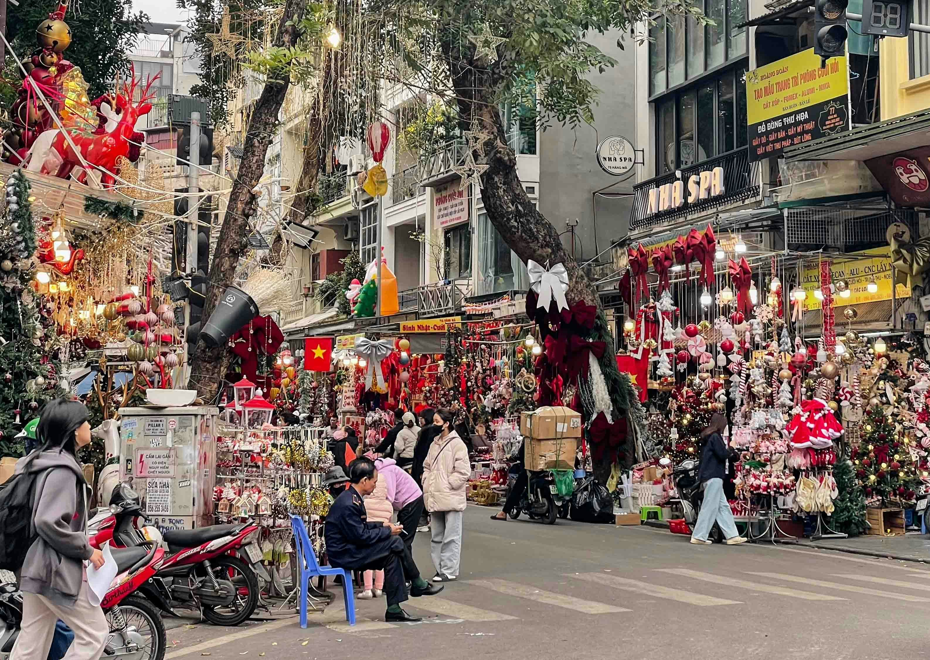 Street Market in festive Hanoi: Christmas Lights and Red Decor