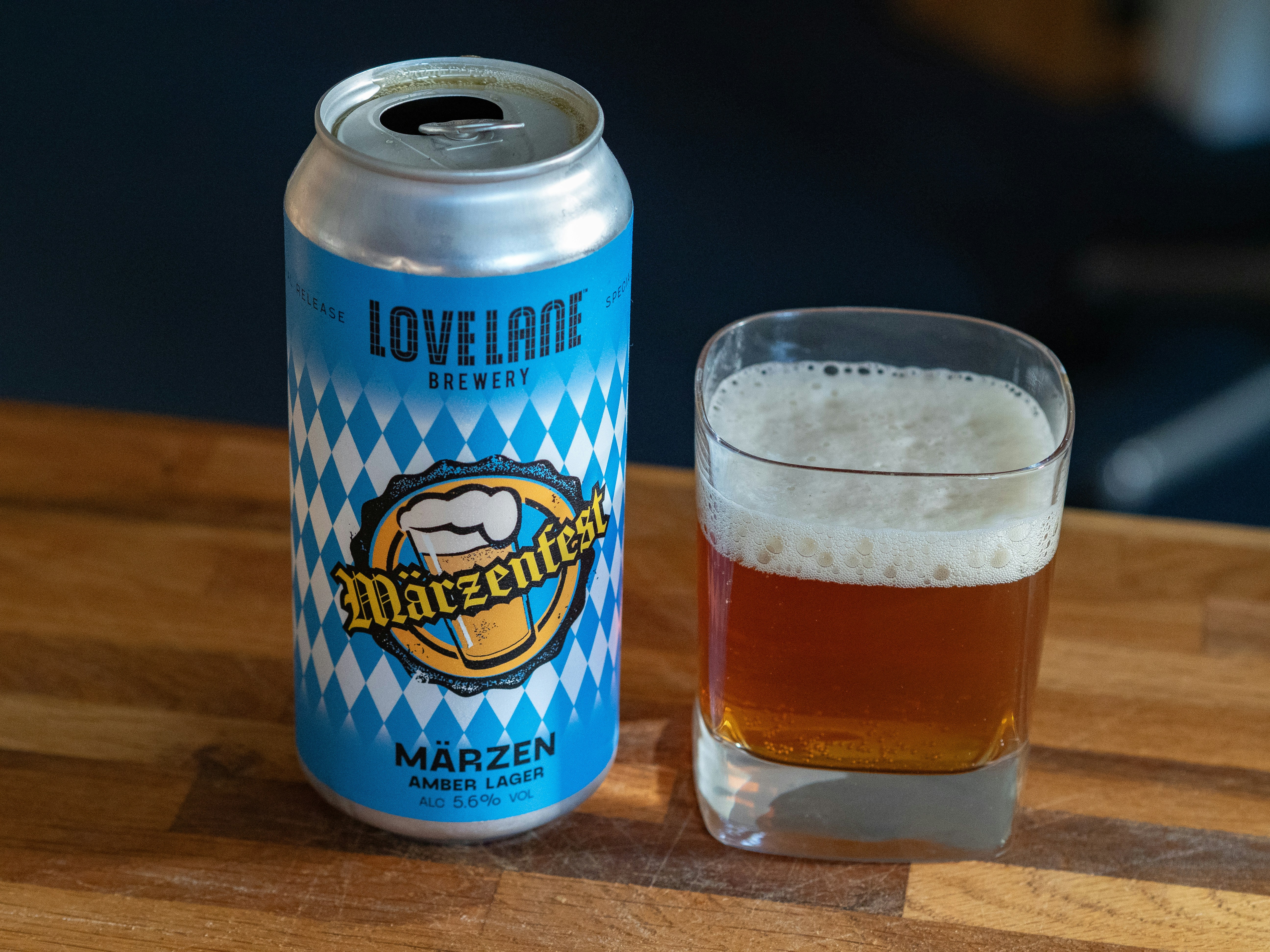 Blue Märzen Moment: A Can and Glass on a Wooden Bar