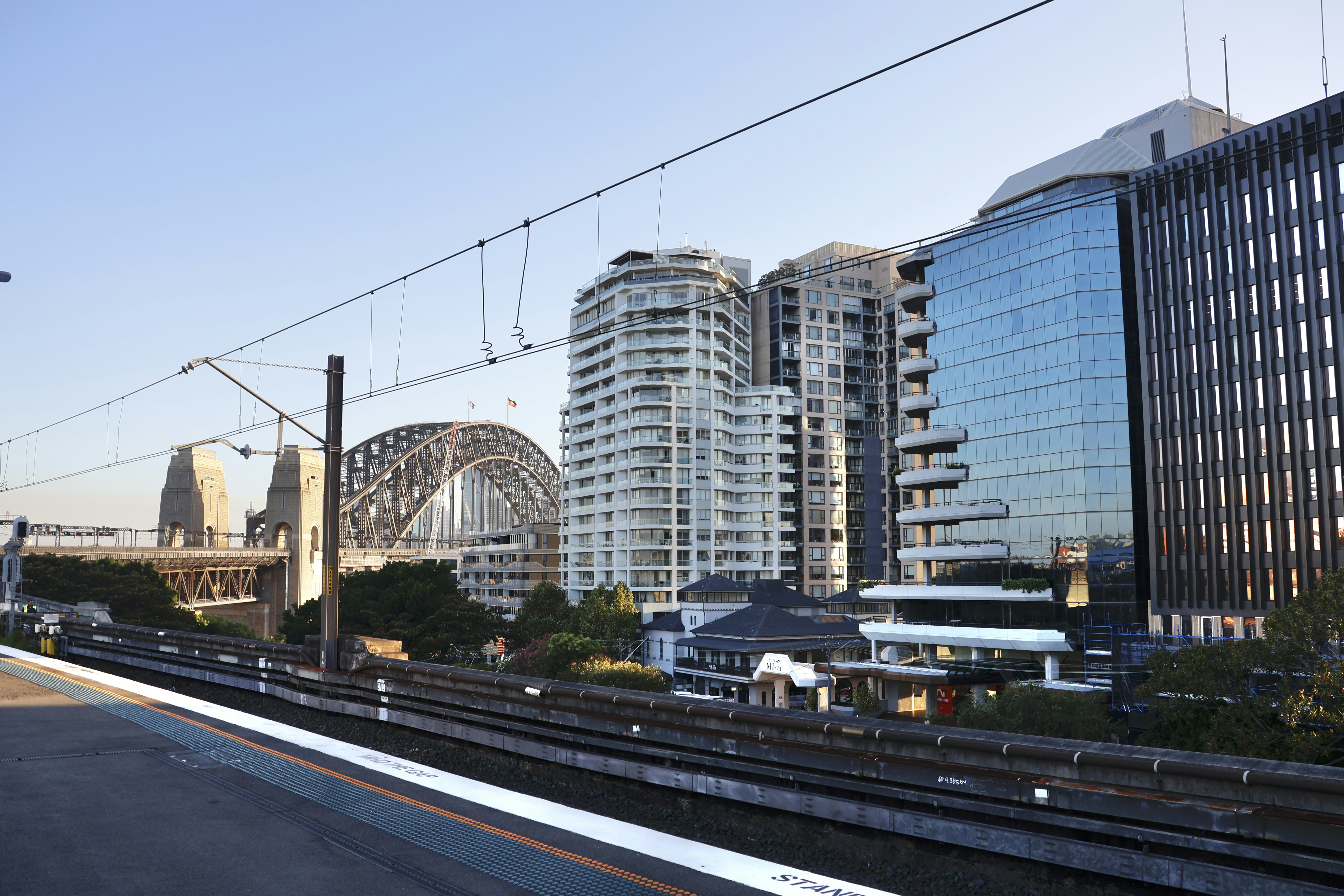 Sydney harbour bridge and city skyline at sunriseYou Le