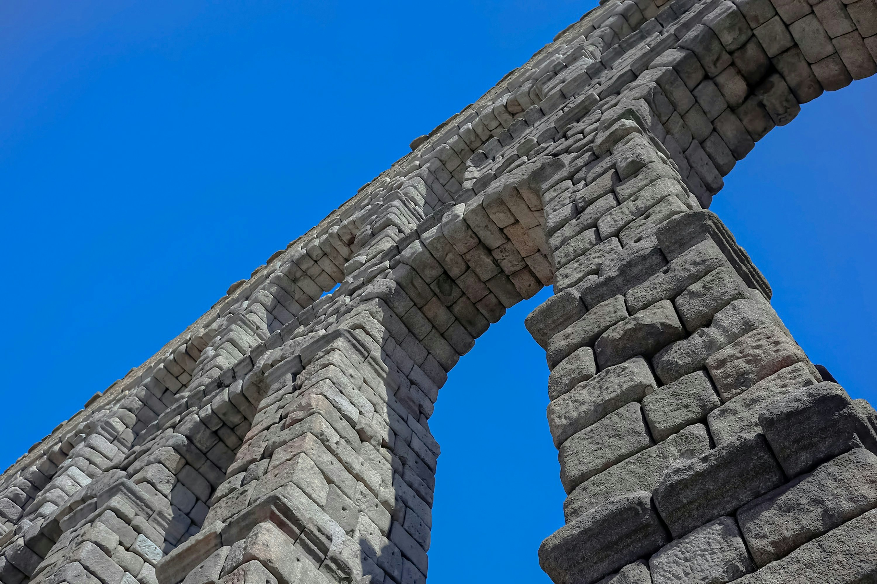 Roman Aqueduct in Segovia, 2016. Canon EOS M6