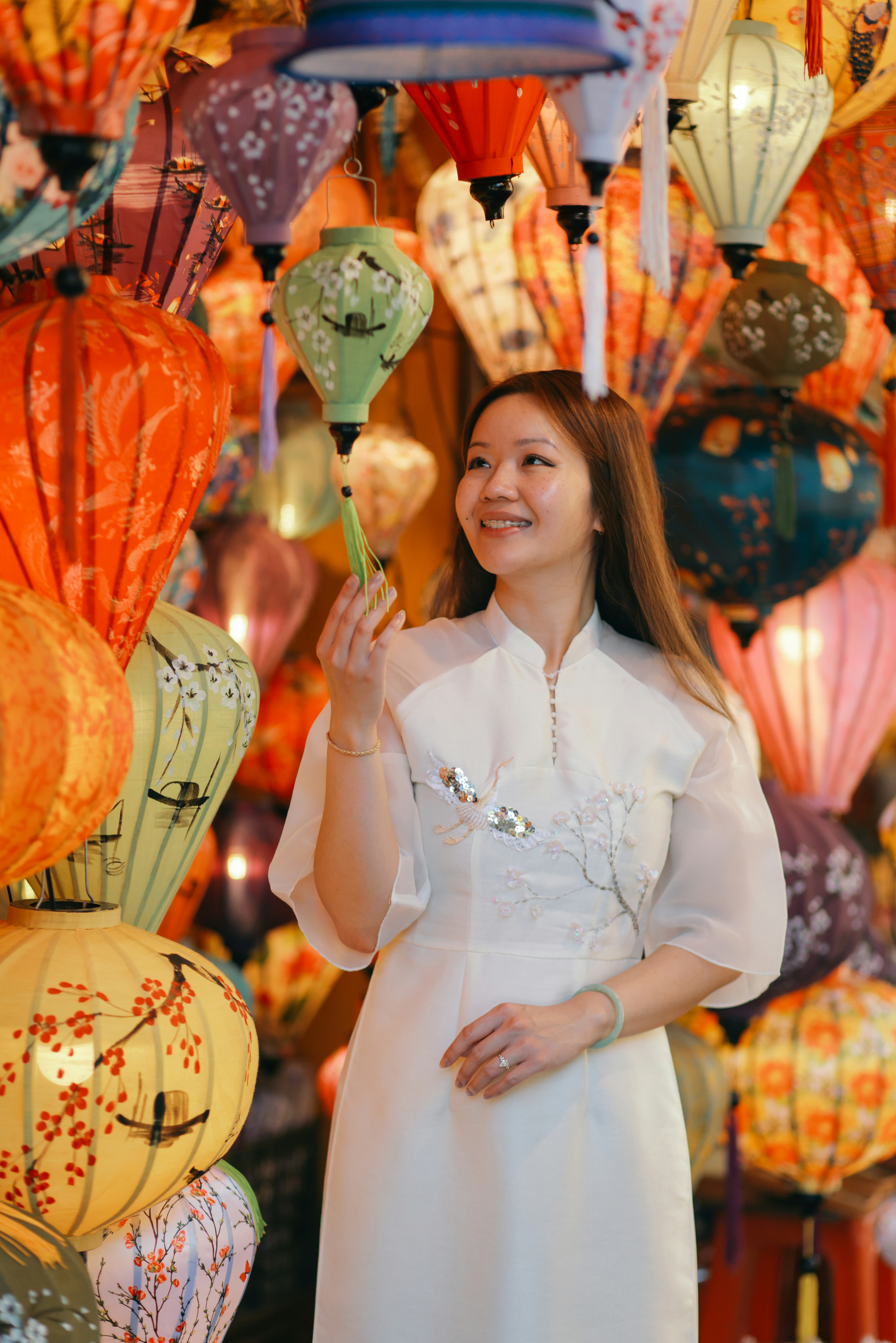 Silk and Lanterns: A Moment Under the Lantern Garden