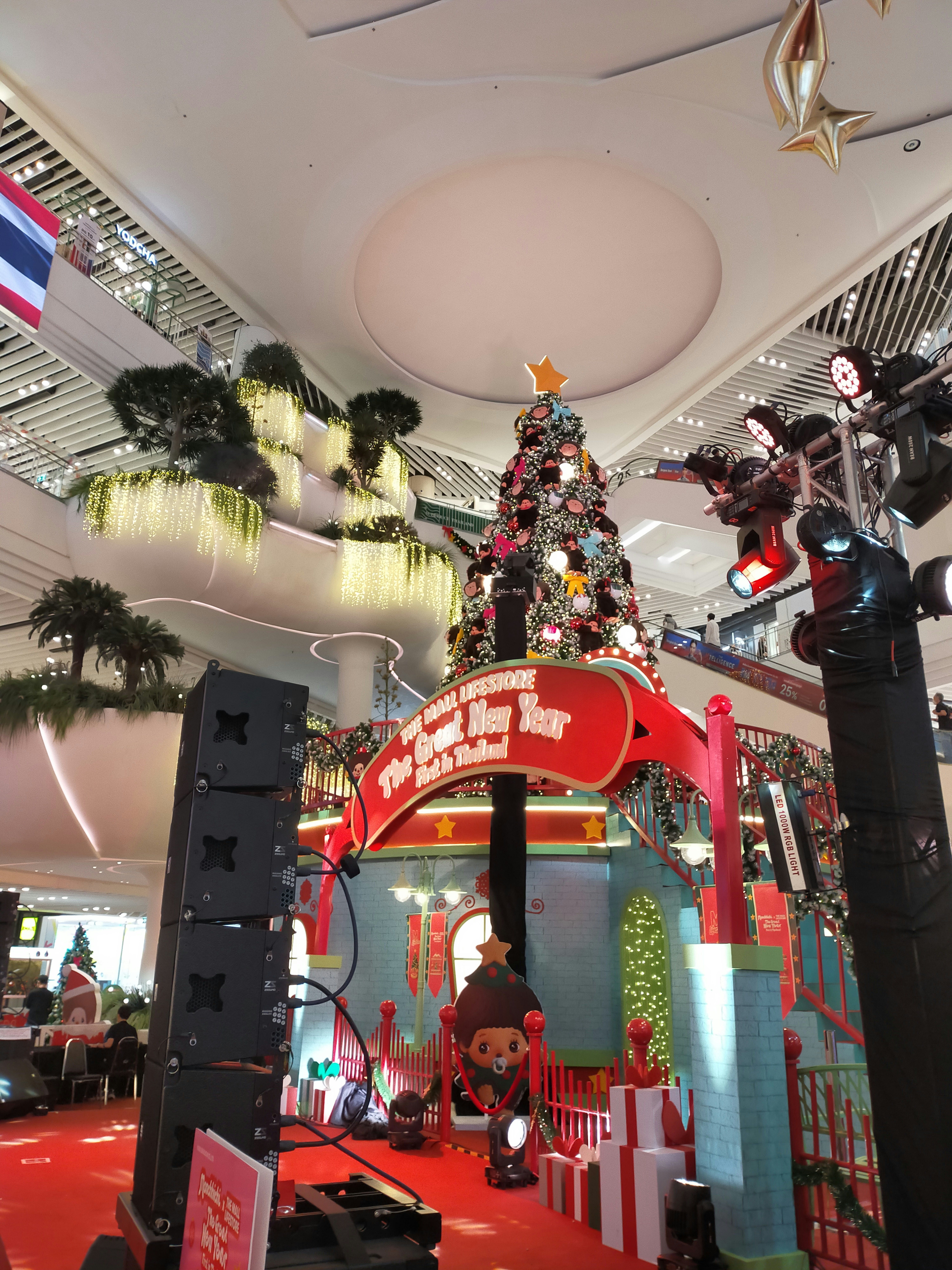 Decorated christmas tree in a shopping mall.