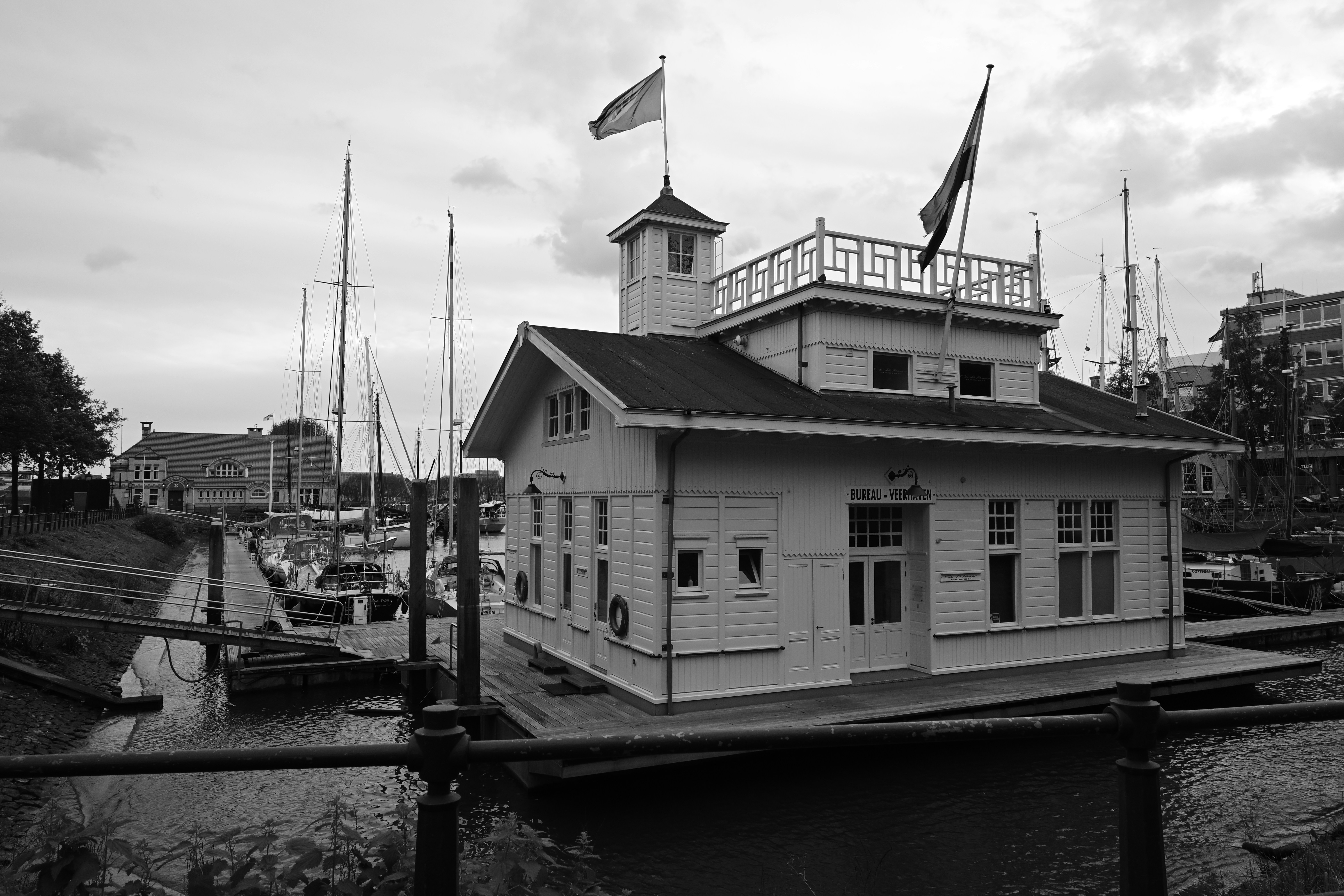 Floating Harbor House: A Quiet Newport Moment