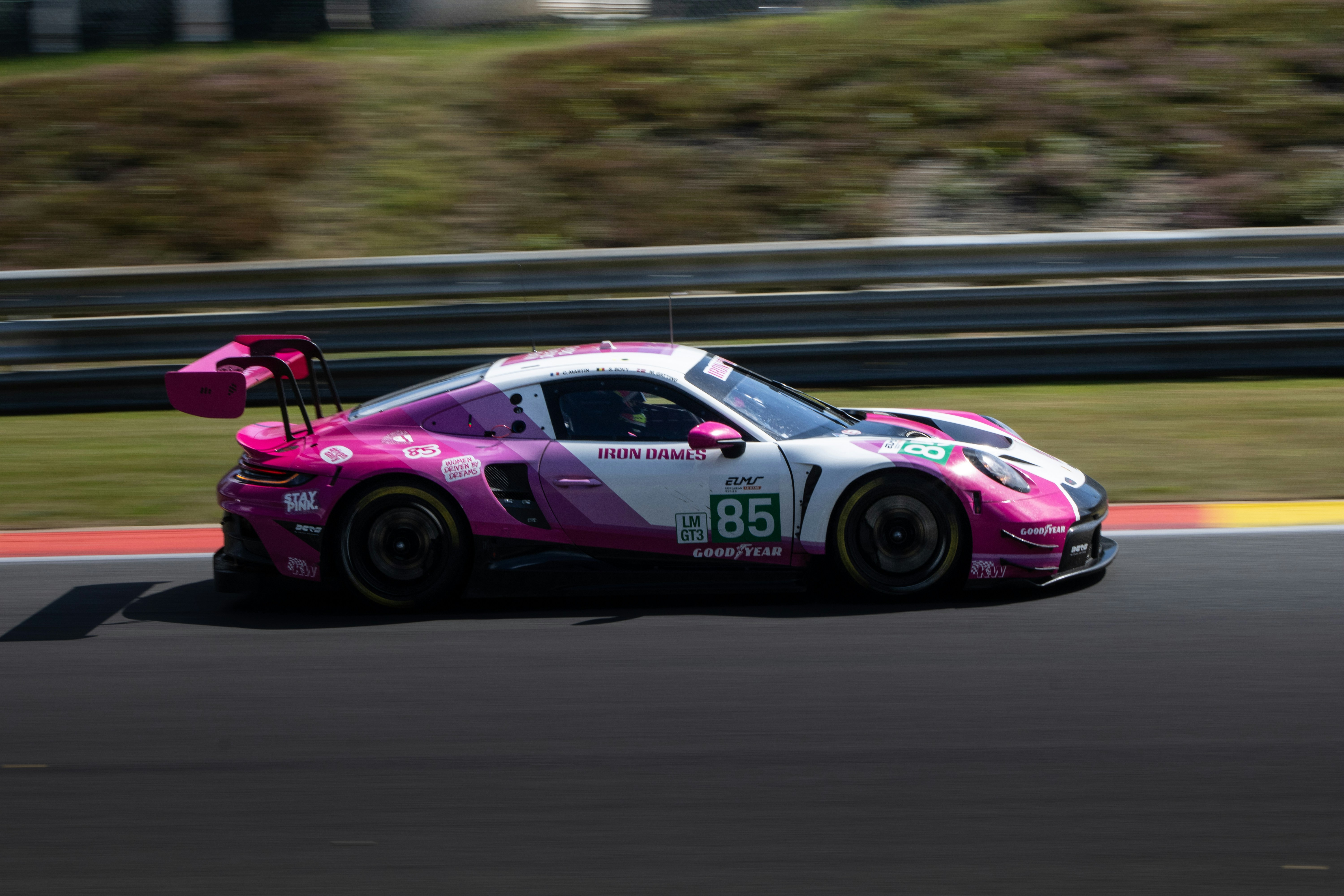 Pink Racing Fury: A Porsche 911 GT3 Cup in a High-Speed Blur