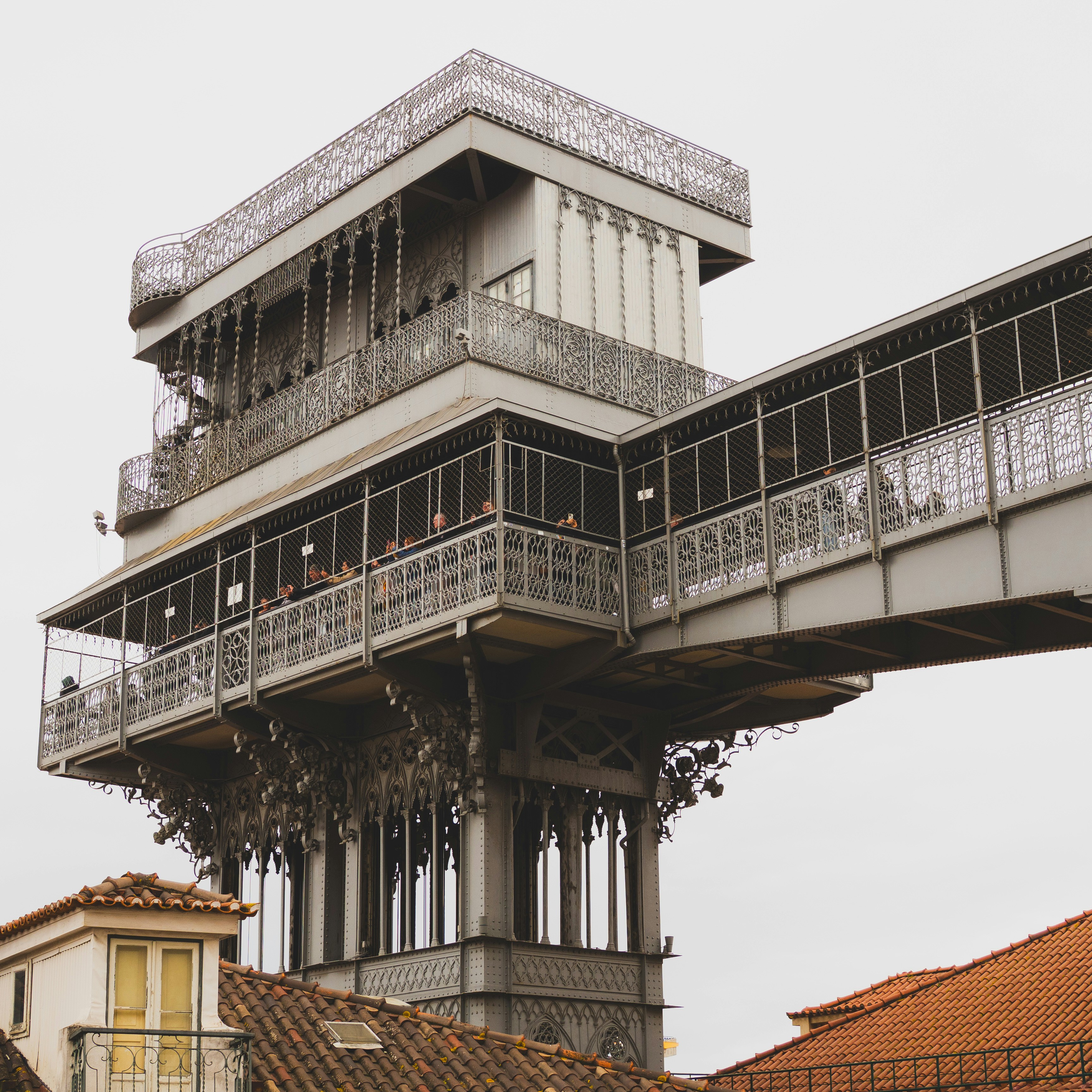 Vertical Observatory Salute: A Multi-Tiered Metal Structure Reaching Skyward