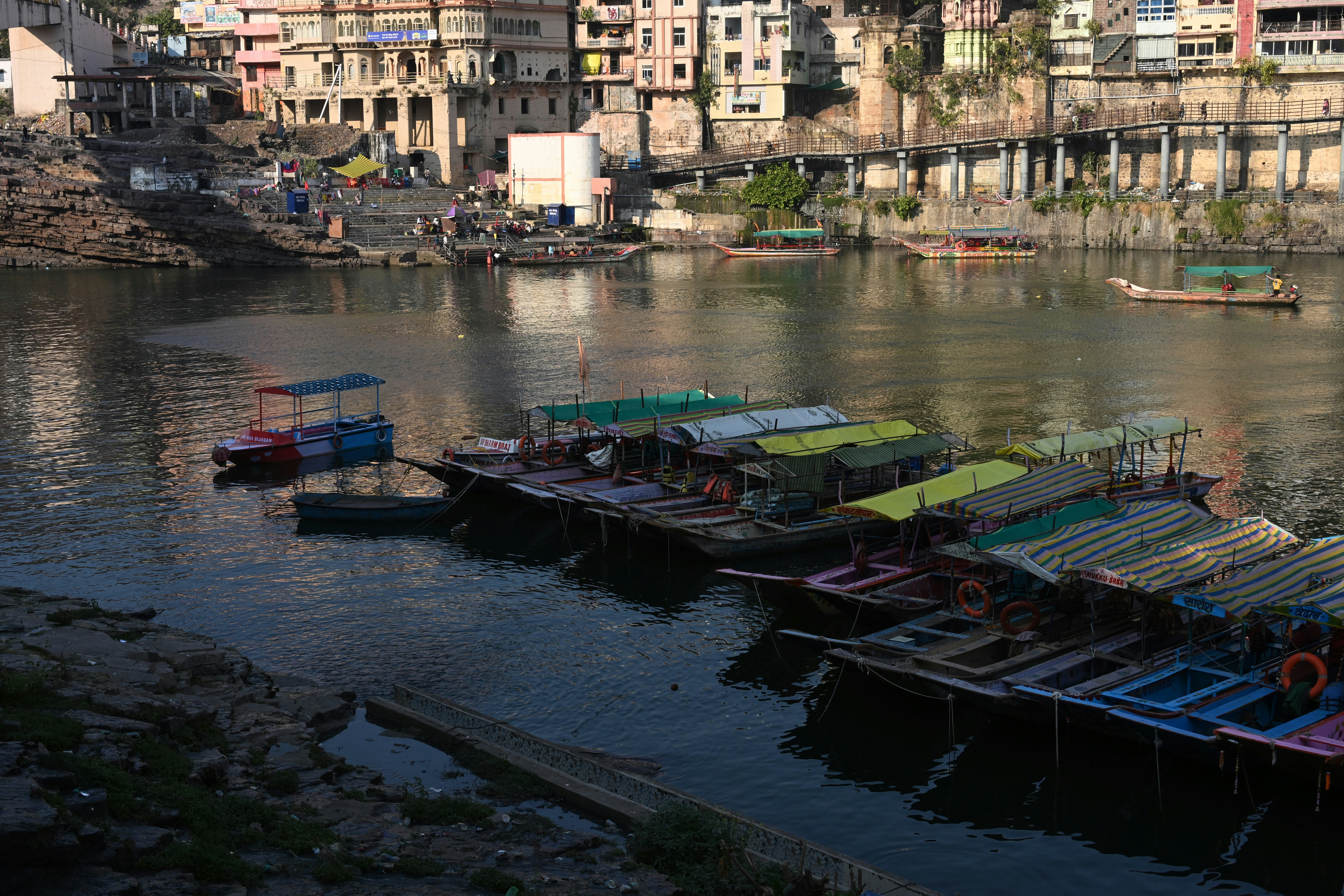 Riverfront Dock Rows Under a Sunlit Cityscape