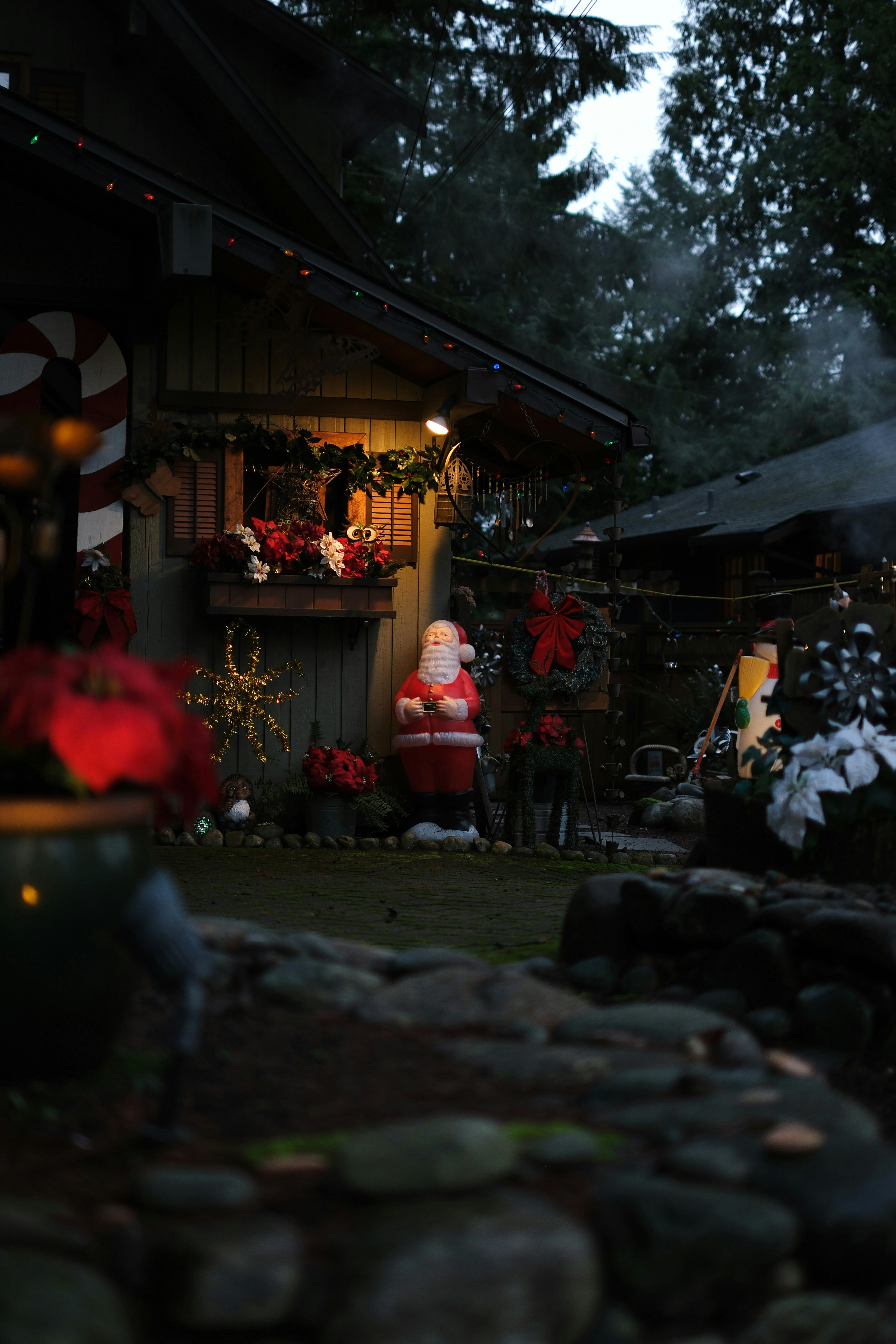 Santa at Dusk: A Cozy Christmas Courtyard