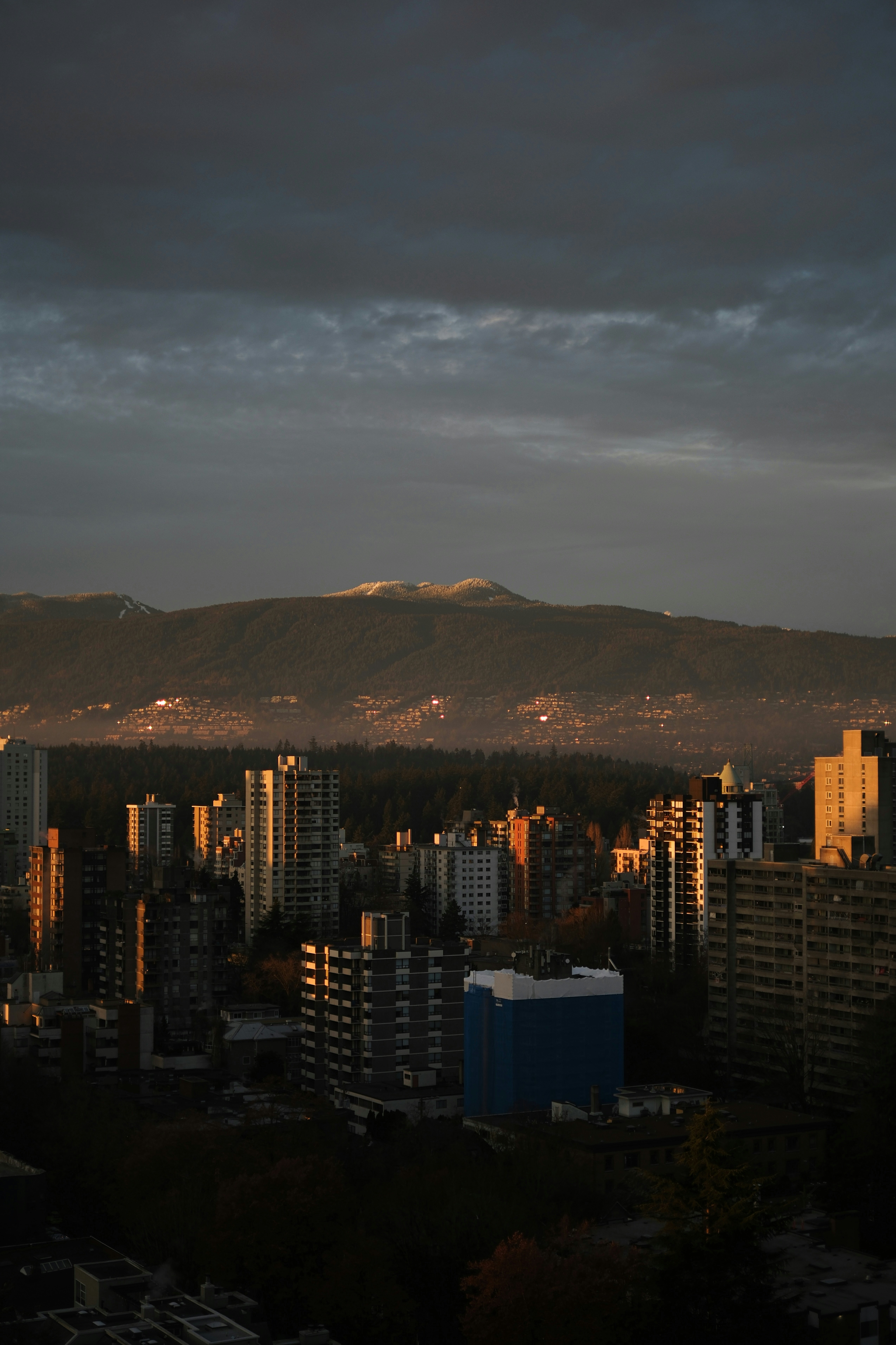 Golden Hour Ridge: Cityscape Beneath a Mountain Crown