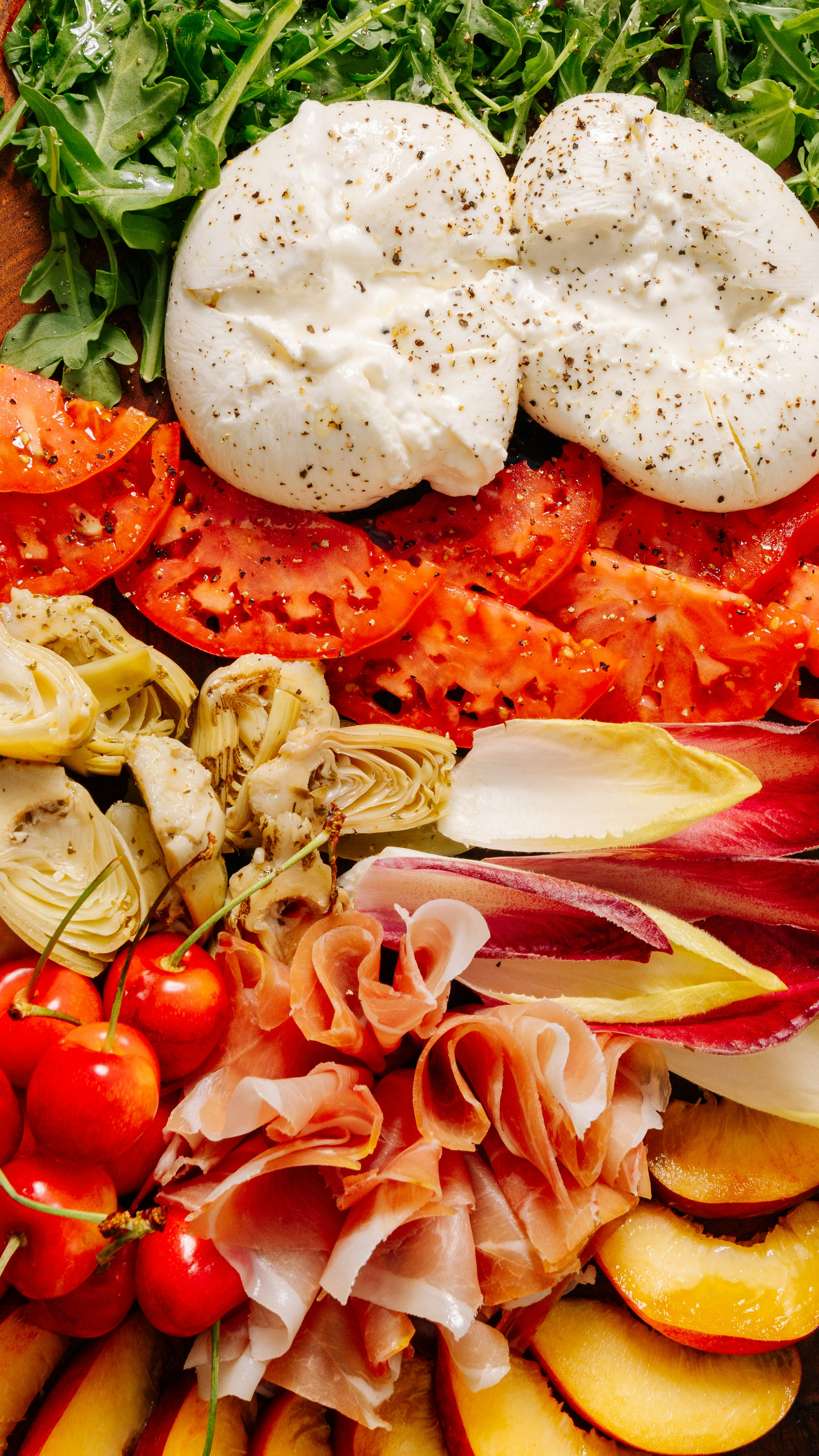 A Garden of Charcuterie: Mozzarella, Tomatoes, and Prosciutto in a Colorful Display