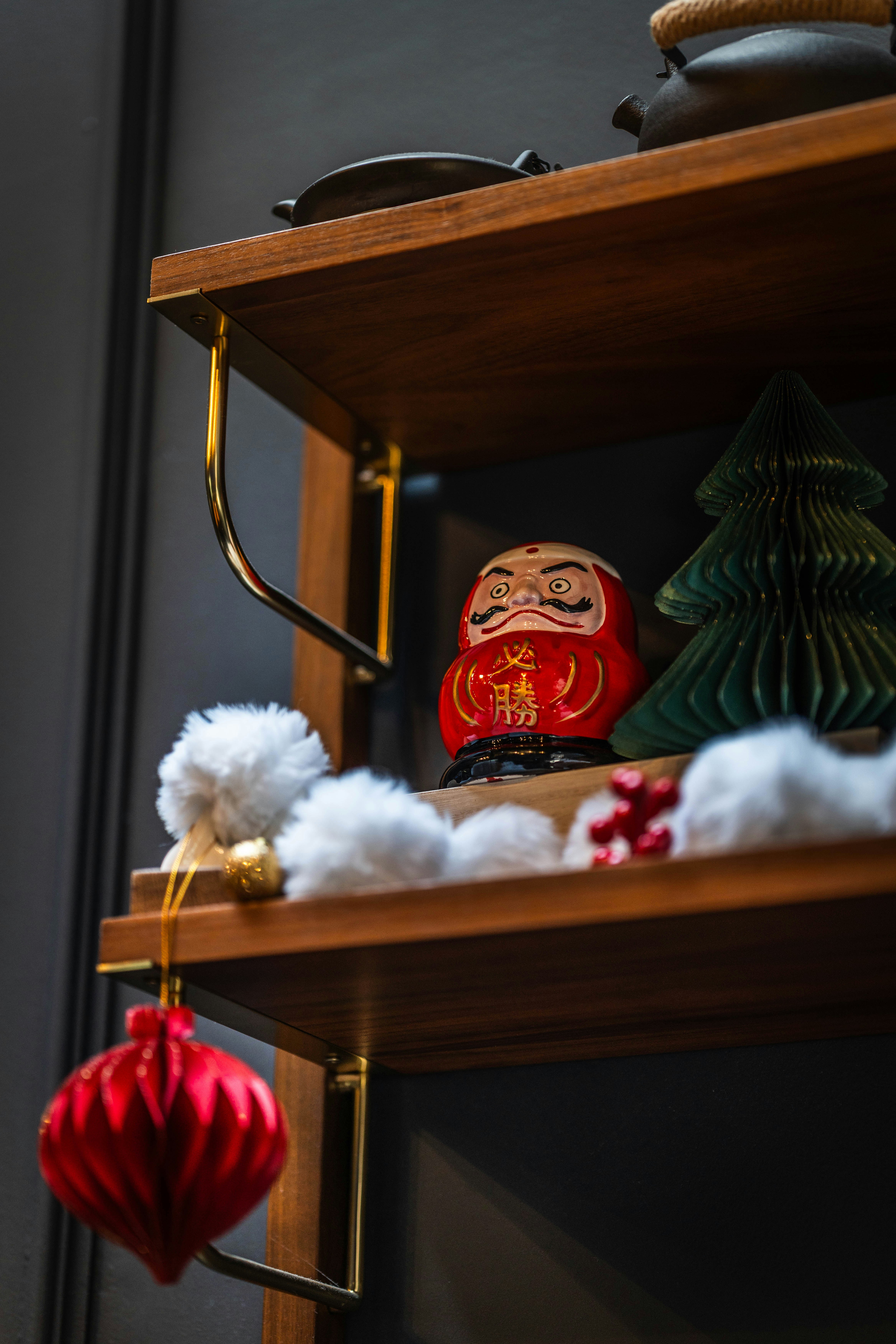 Red Daruma on a Shelf: Quiet Christmas Charm in a Modern Kitchen