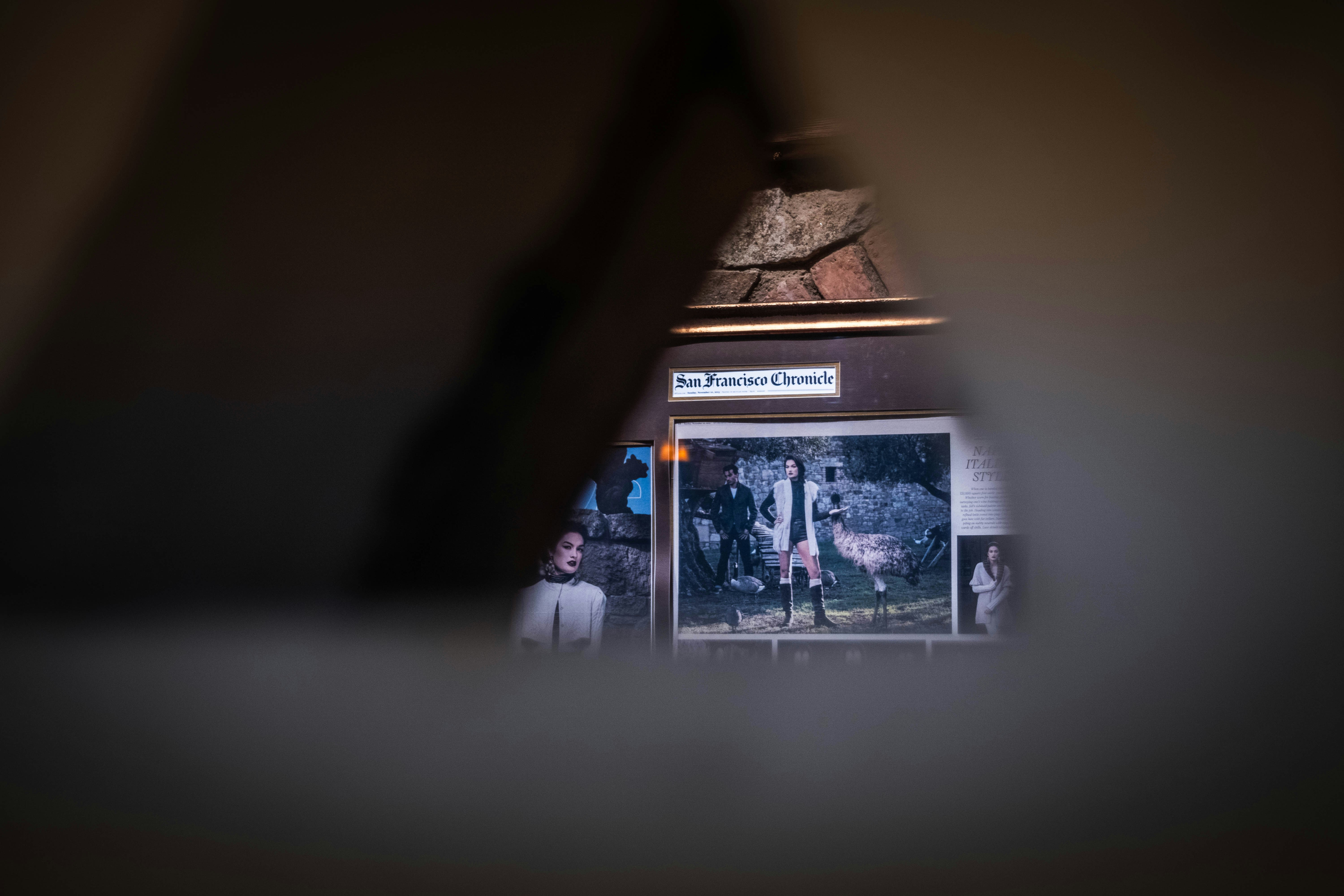 Hidden Magazine Stand: Framed Portraits Through a Narrow Aperture