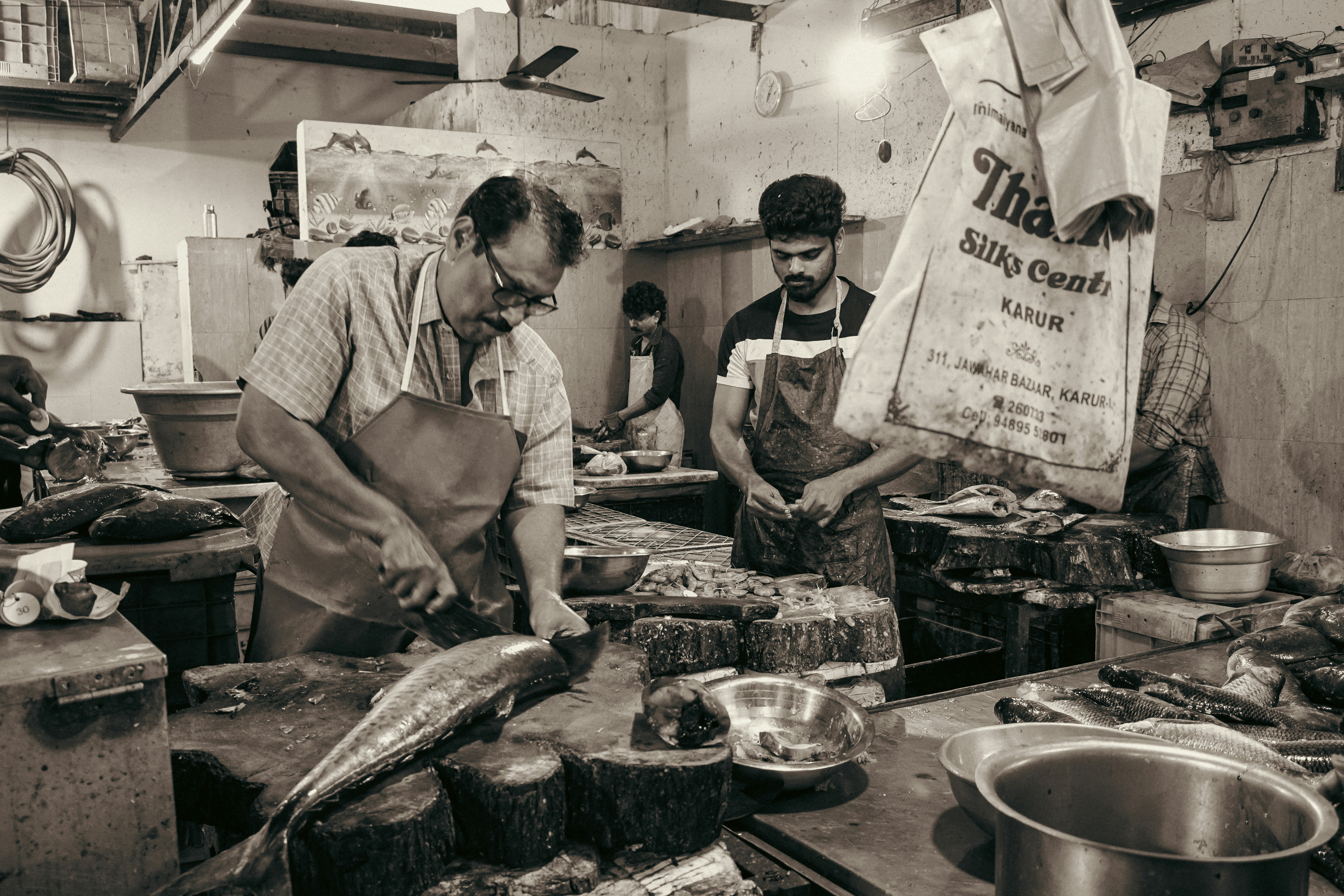 Flame and Fillet: Crafting Fish at a Bustling Stall