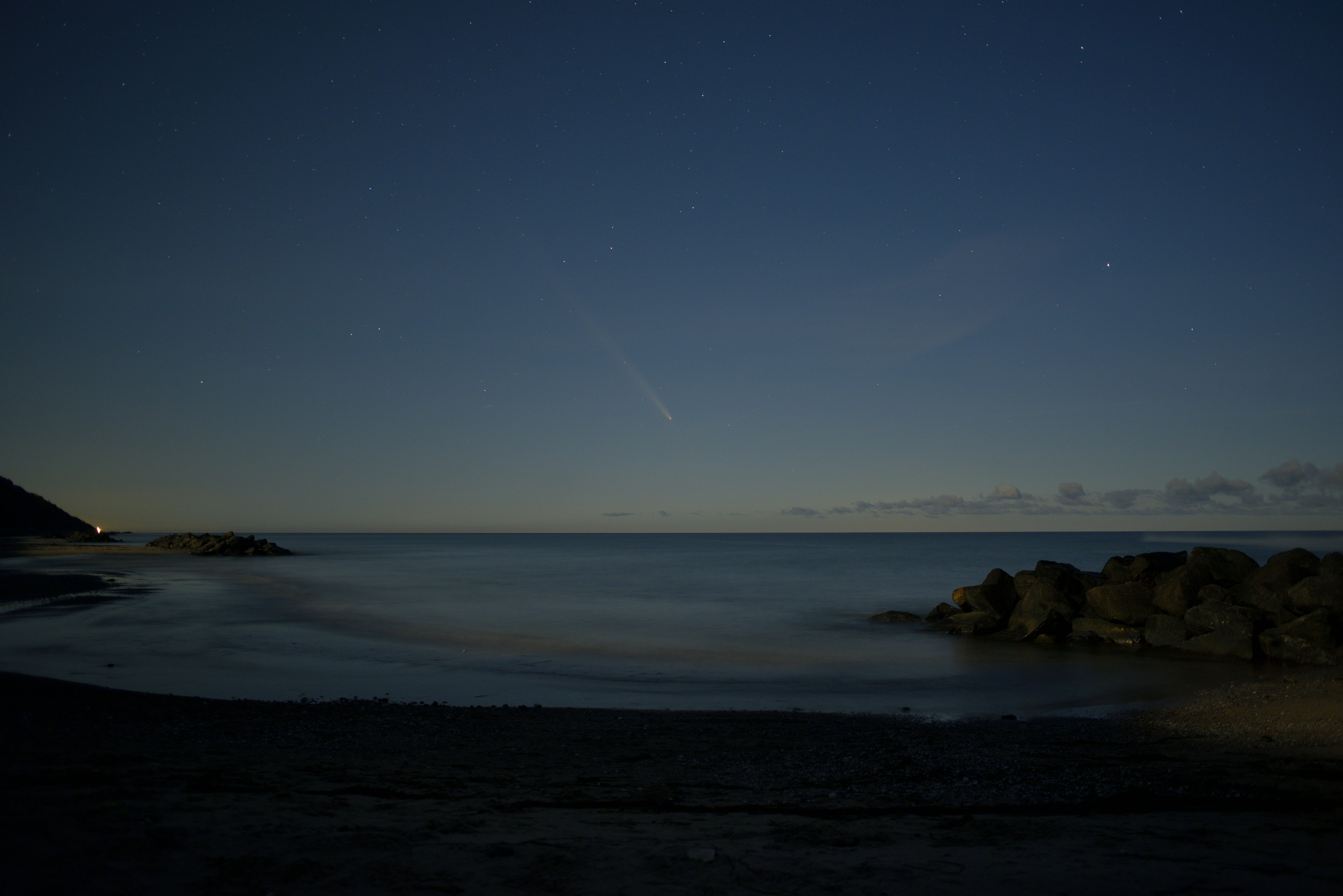 Night-Sea Comet: A Quiet Milky Way Moment Over the Shore