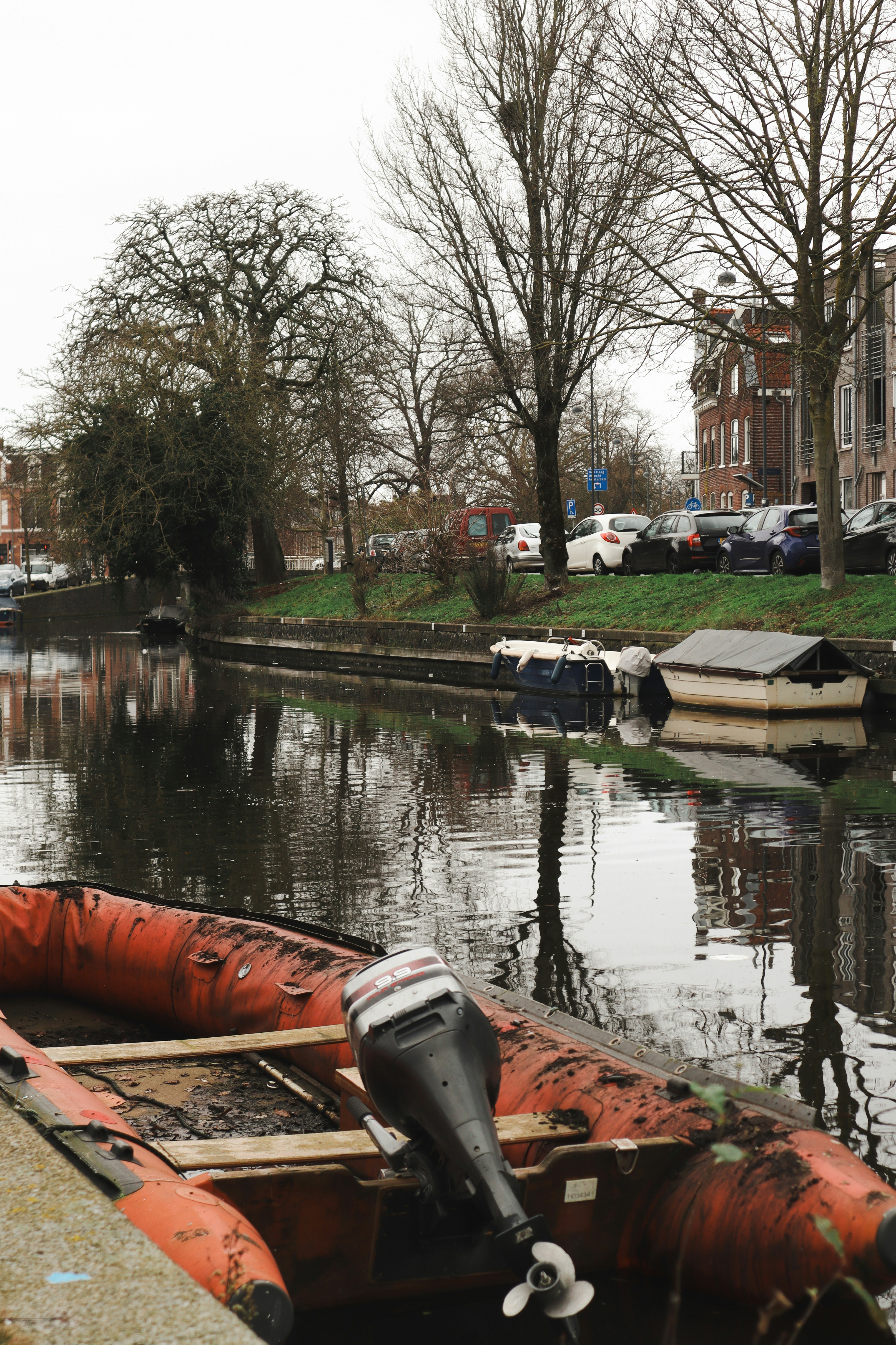 Red Canal: An Oar and a Quiet Riverside