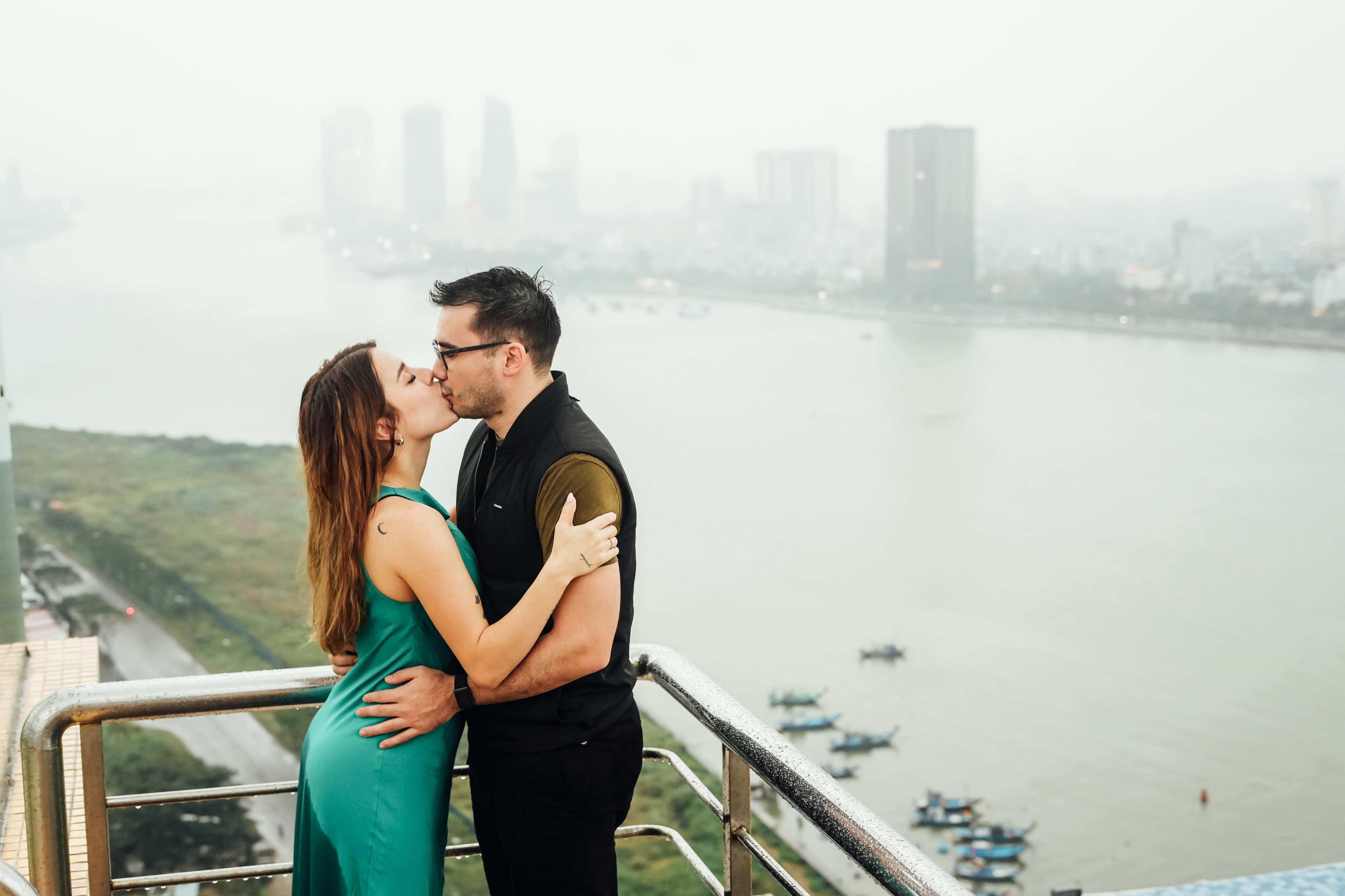 Kiss on the Edge: Cityscape in Mist