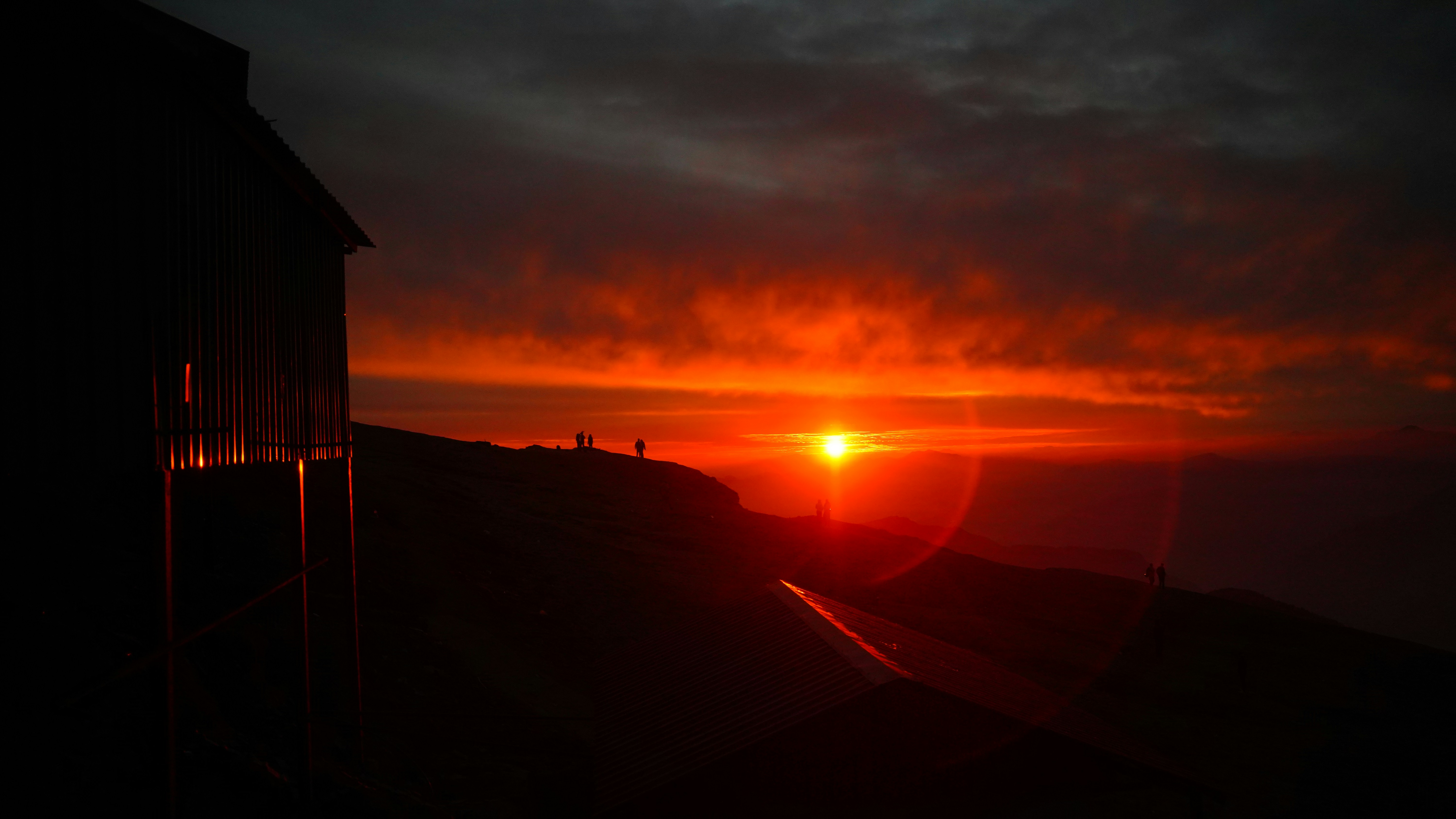 Sunlit Horizon Over a Quiet Coastal Cliff