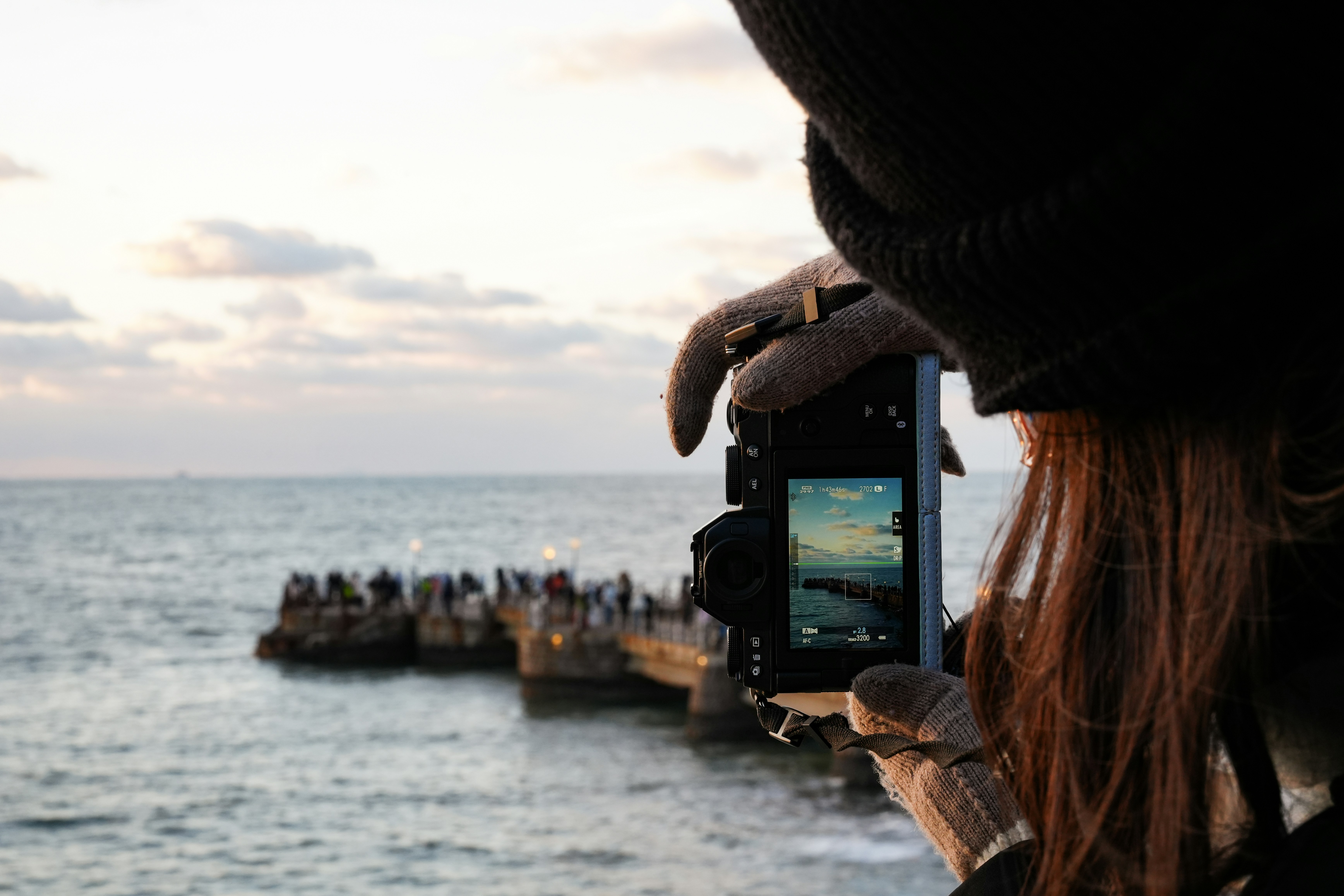 Tethered to the Moment: A Shoreline Portrait through a Viewer’s Lens