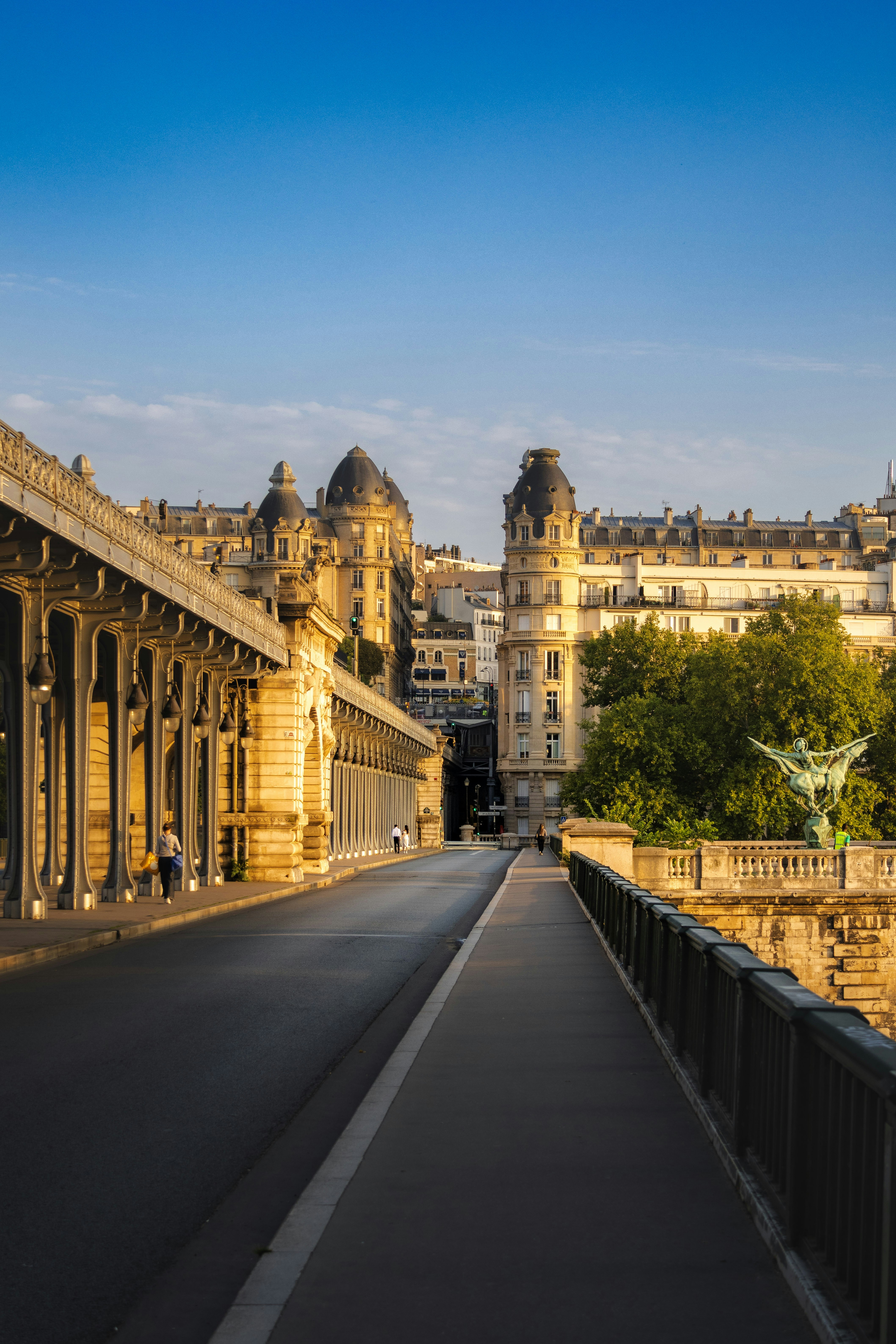 Golden Hour Along the Pont Neuf Skyline