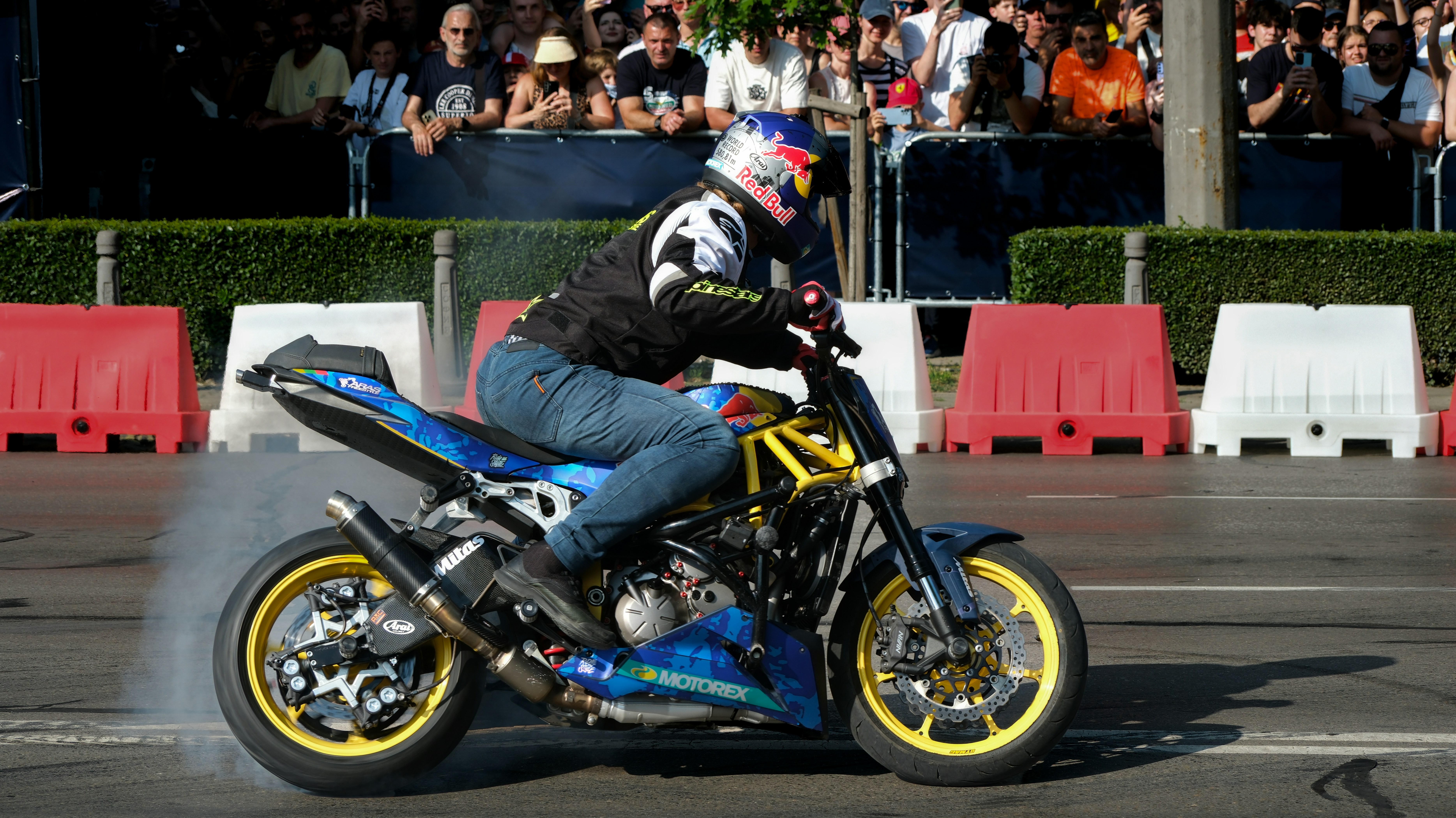 Blue Yamaha Blaze: Street-Race Focus in the Crowd