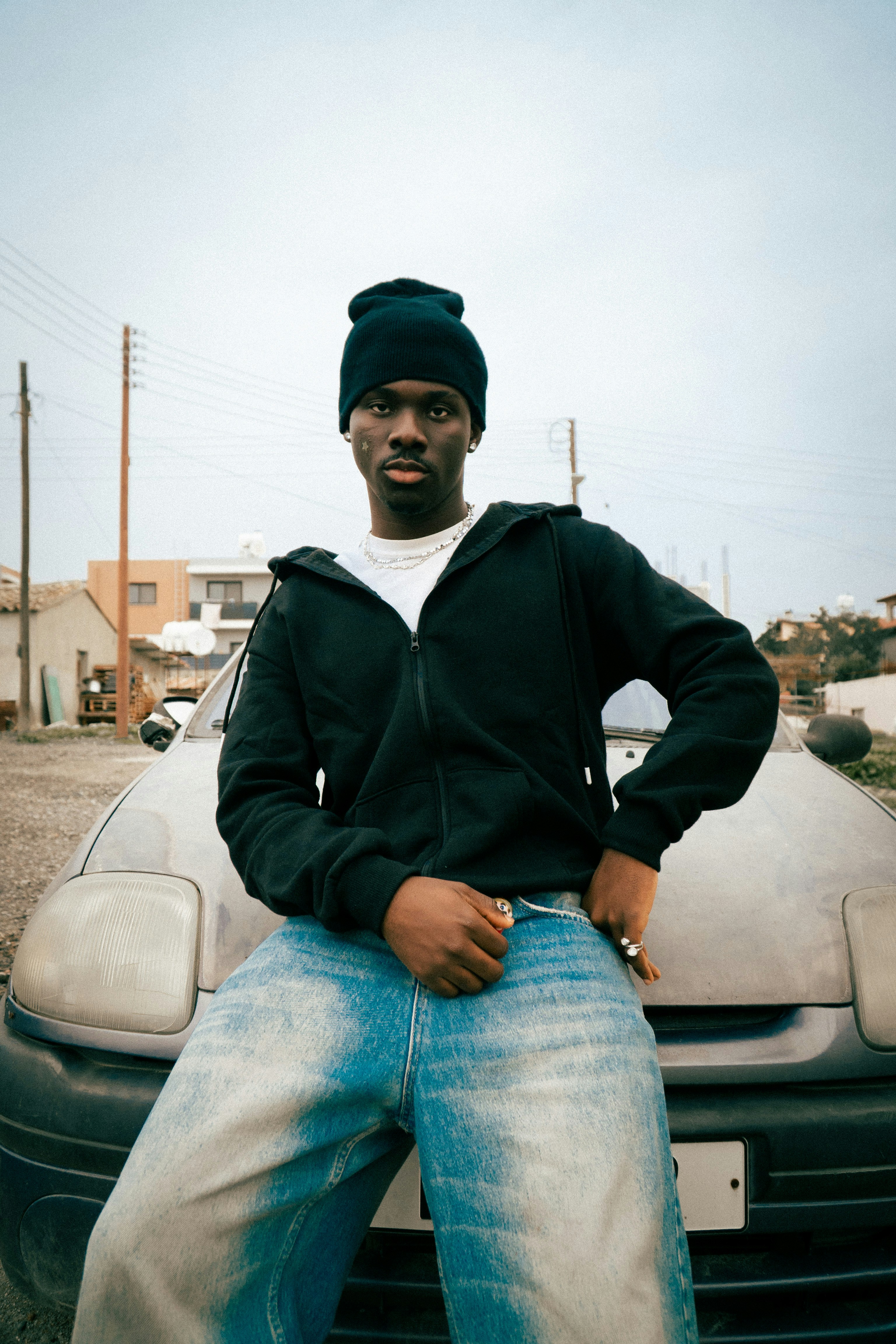 Midday City Chill: A Portrait at the Hood’s Edge