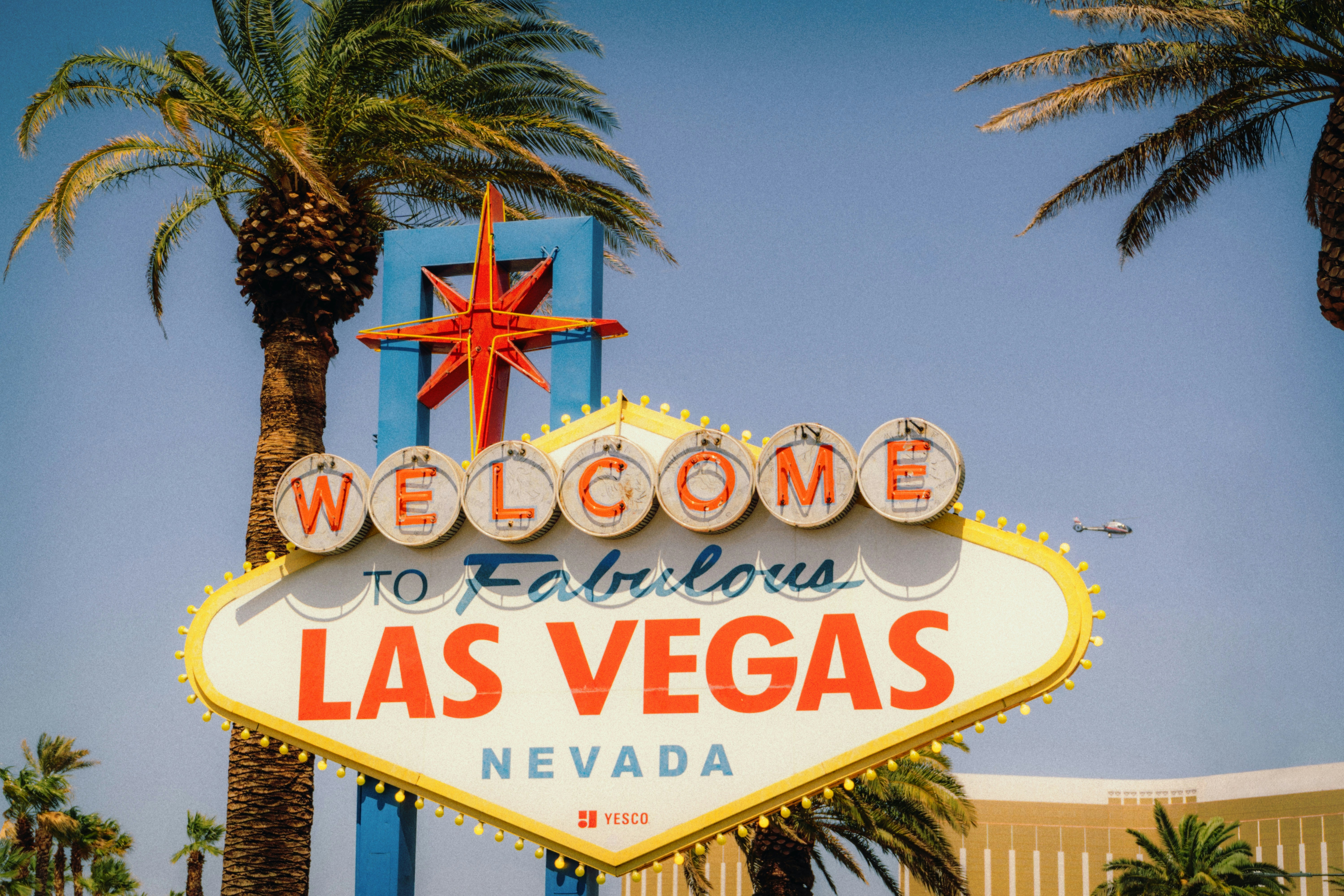 Neon Welcome: The Las Vegas Sign Welcomes with Retro Glow
