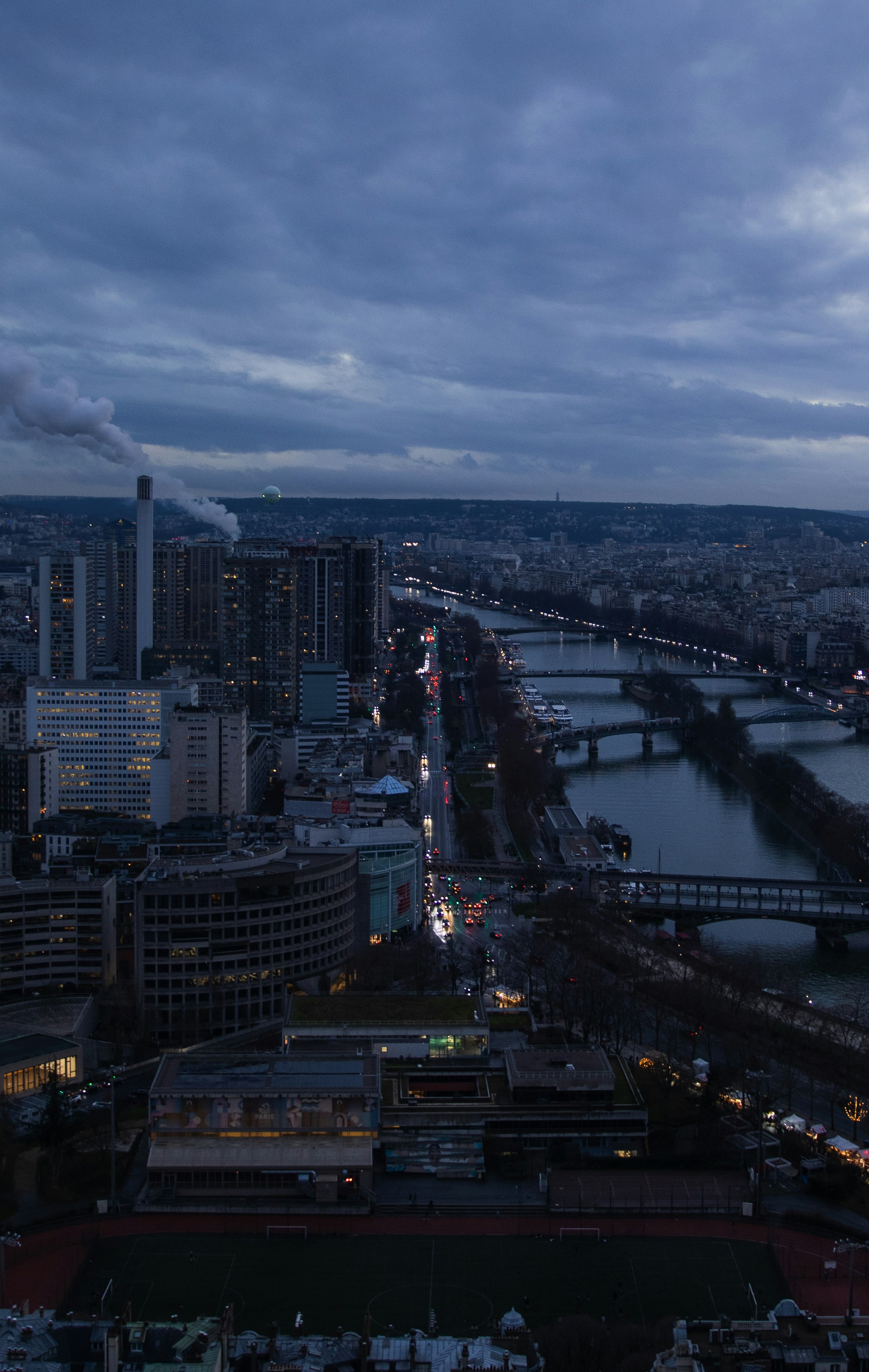 Twilight River Corridor: Evening Traffic Through a Veiled City