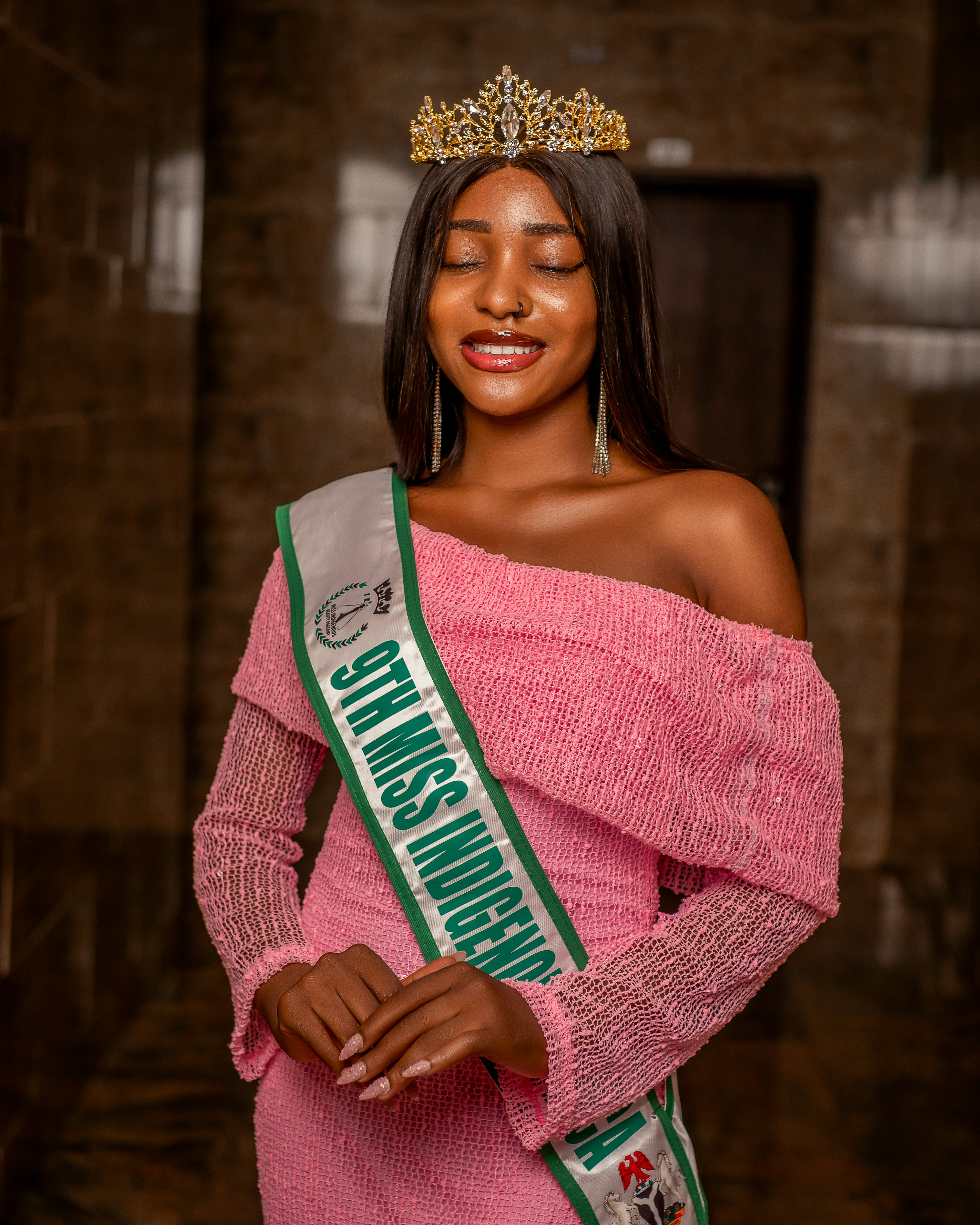 The Crowned Beauty: Grace and Glamour in a Velvet Pink Moment