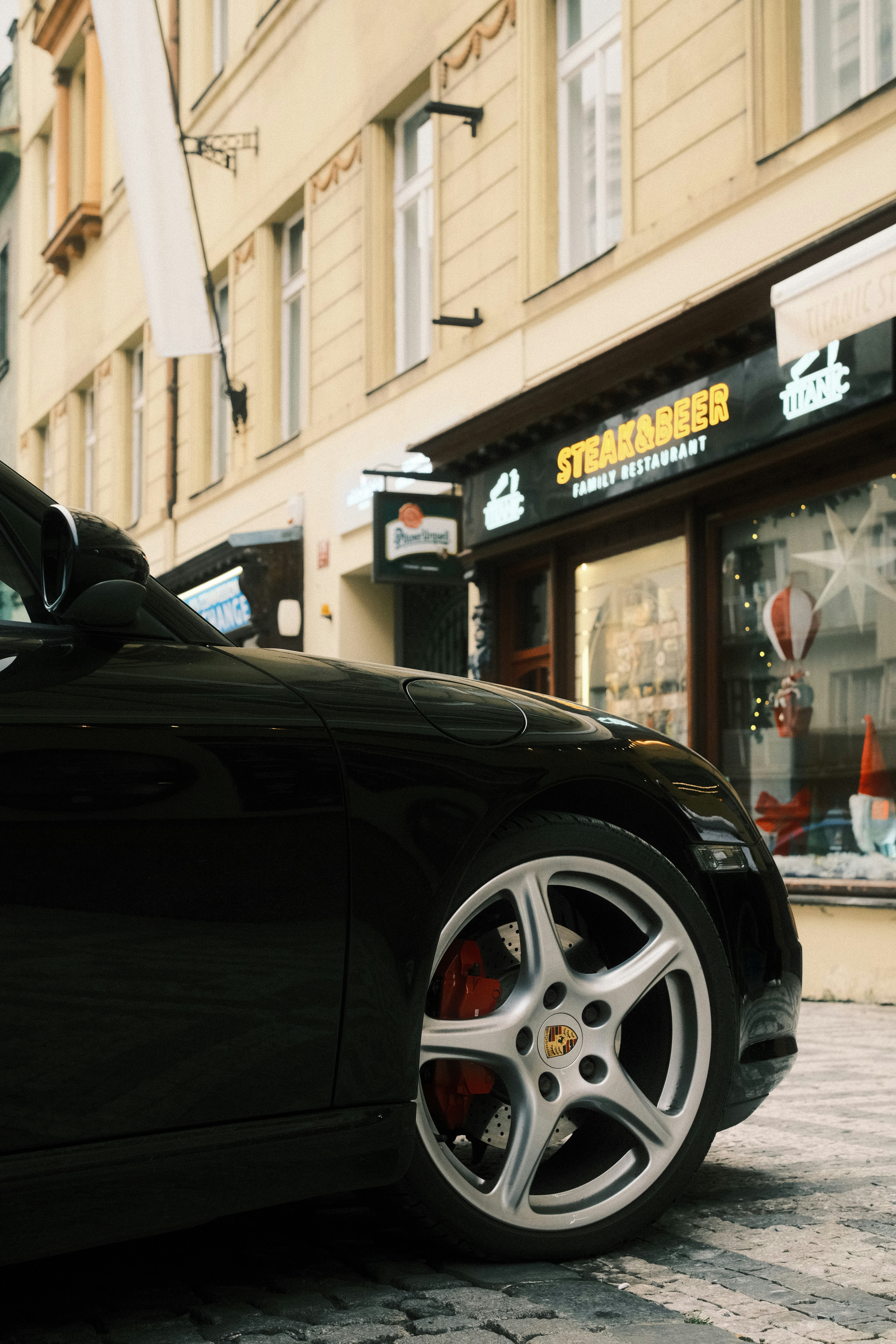 Low-profile Italian Street Vista: A Porsche’s Edge by the Café