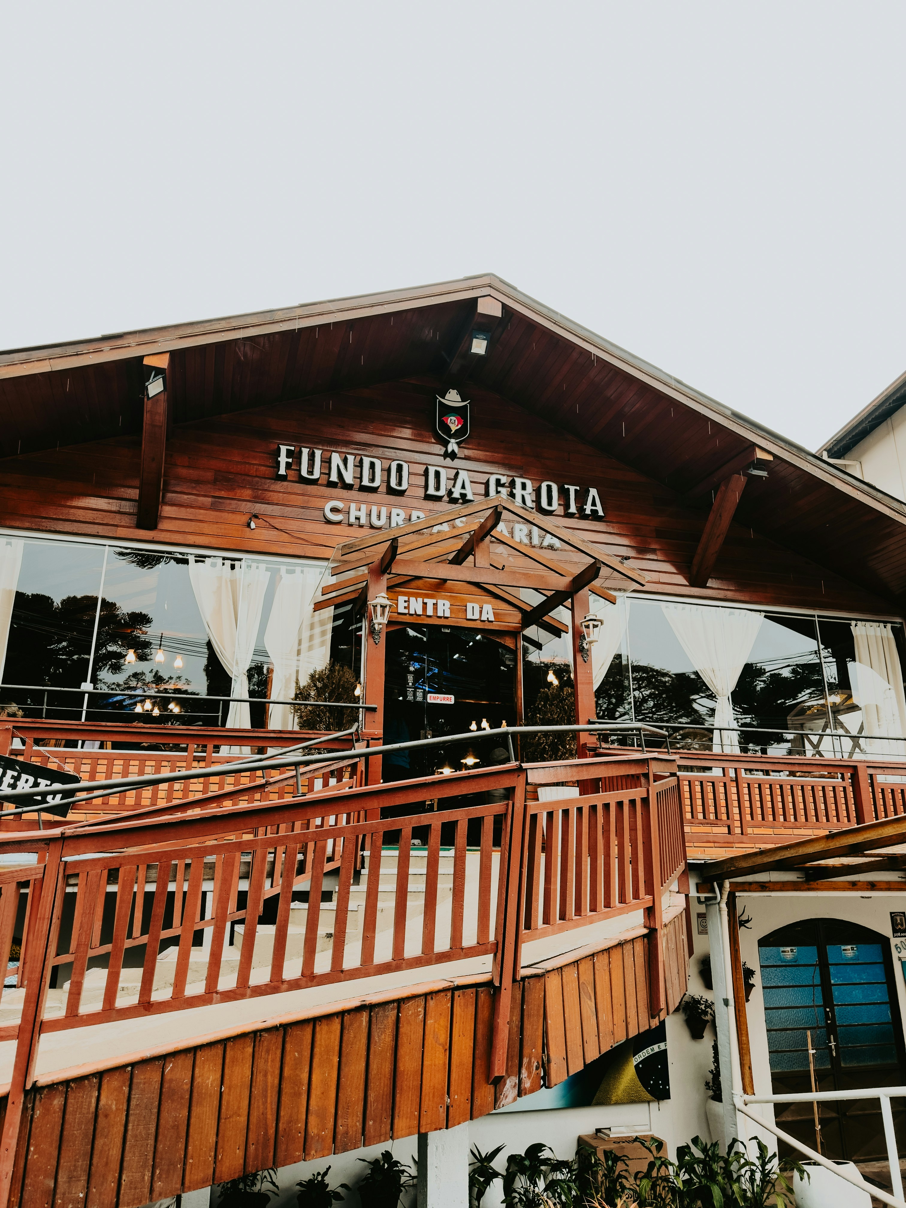 Wooden Plein Air: The Welcome Sign of Fundão da Grota