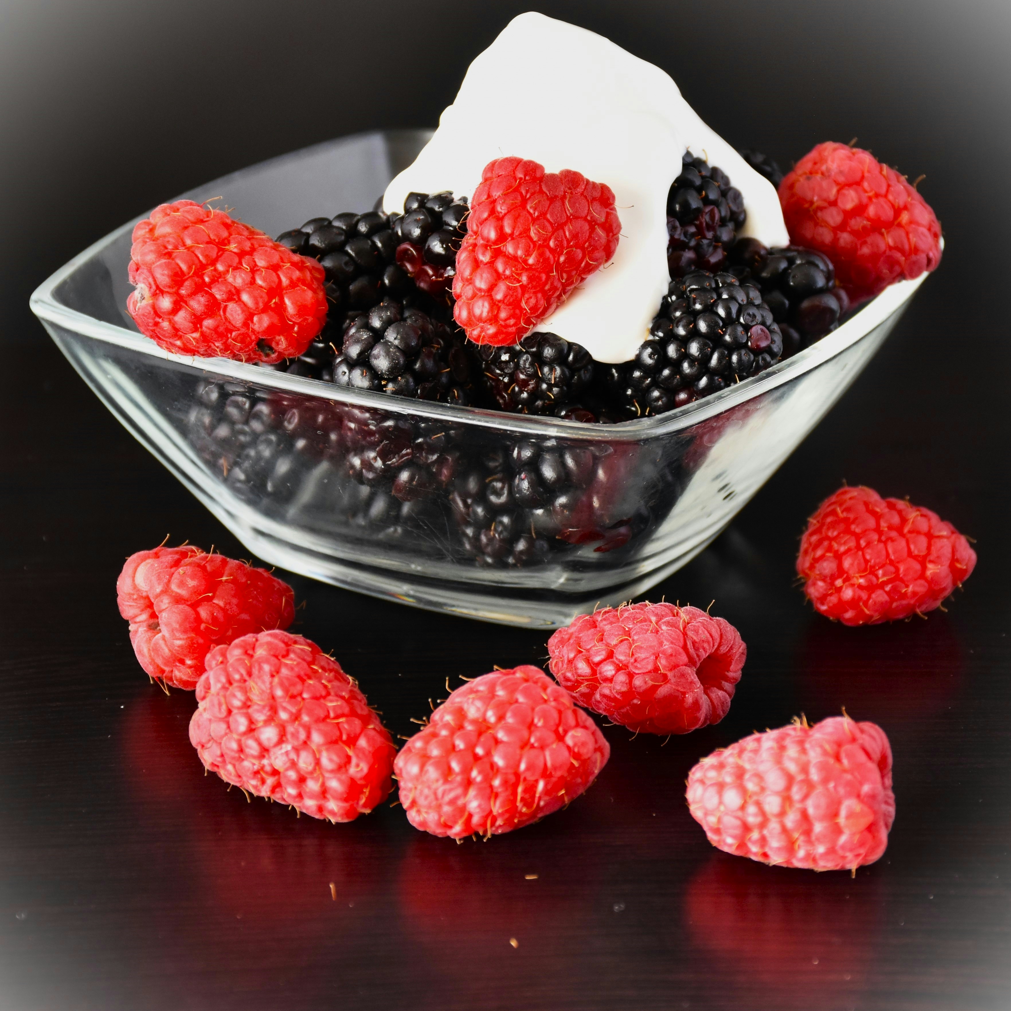 Berry Crescendo in Glass Bowl with Cream Accent